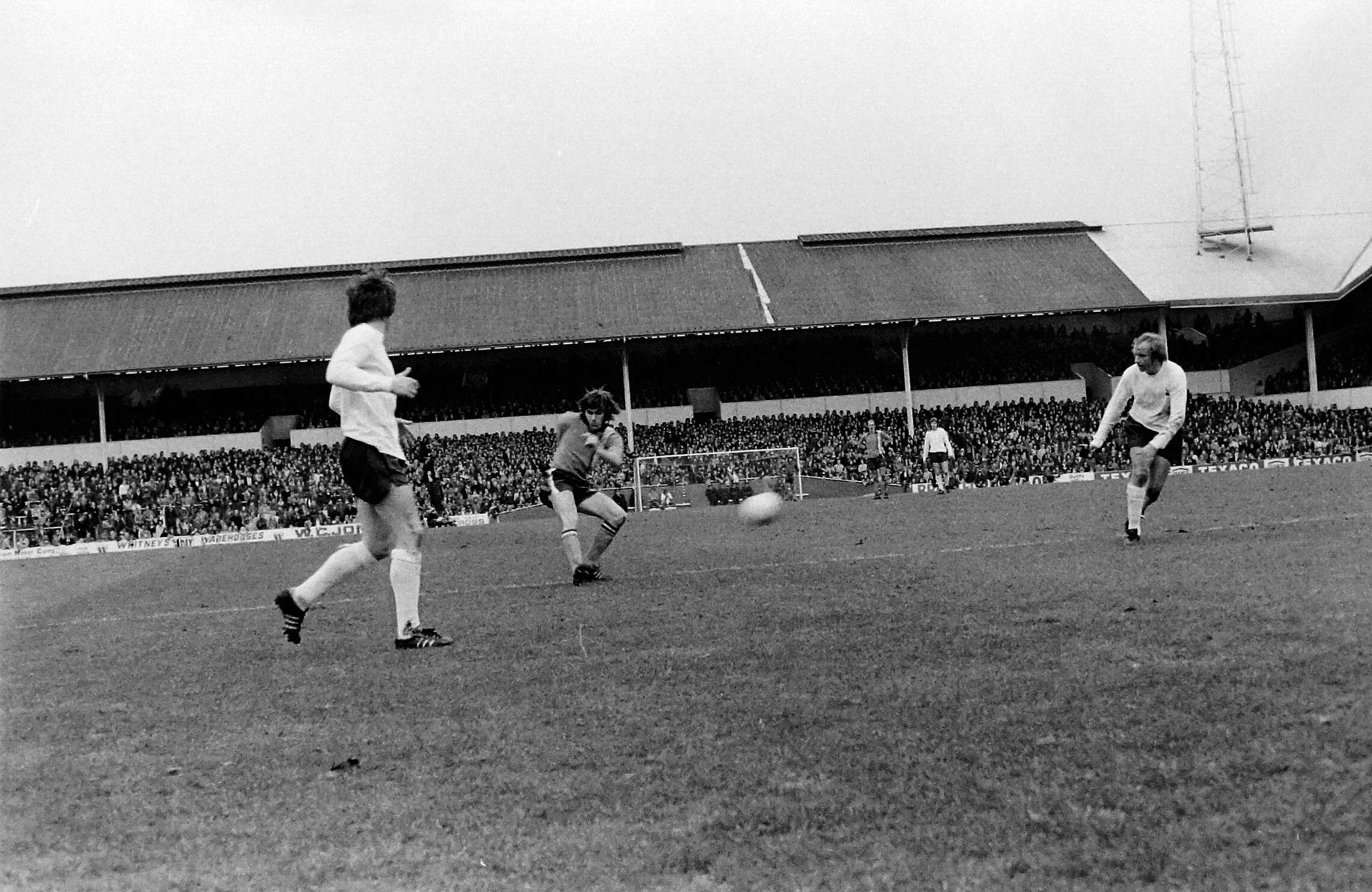 Tottenham Hotspur vs Luton Town FC (5th Apr 1975) | Hatters Heritage ...