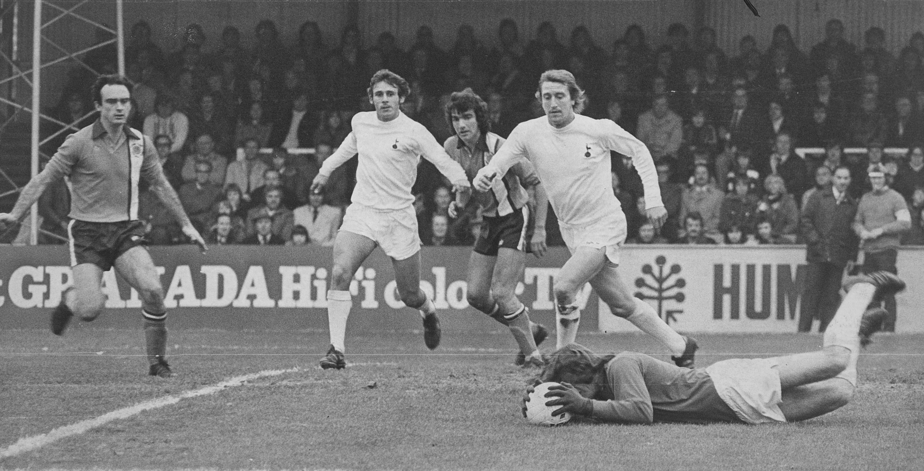 Luton Town FC vs Tottenham Hotspur (26th Oct 1974) | Hatters Heritage ...