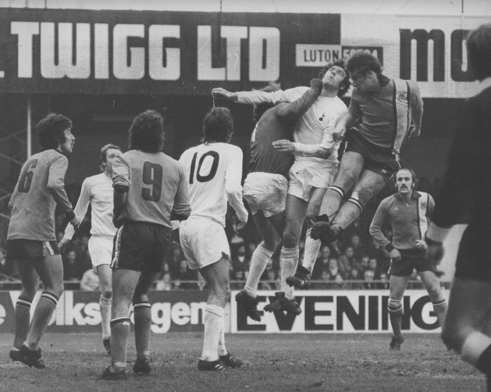 Luton Town FC vs Tottenham Hotspur (26th Oct 1974) | Hatters Heritage ...