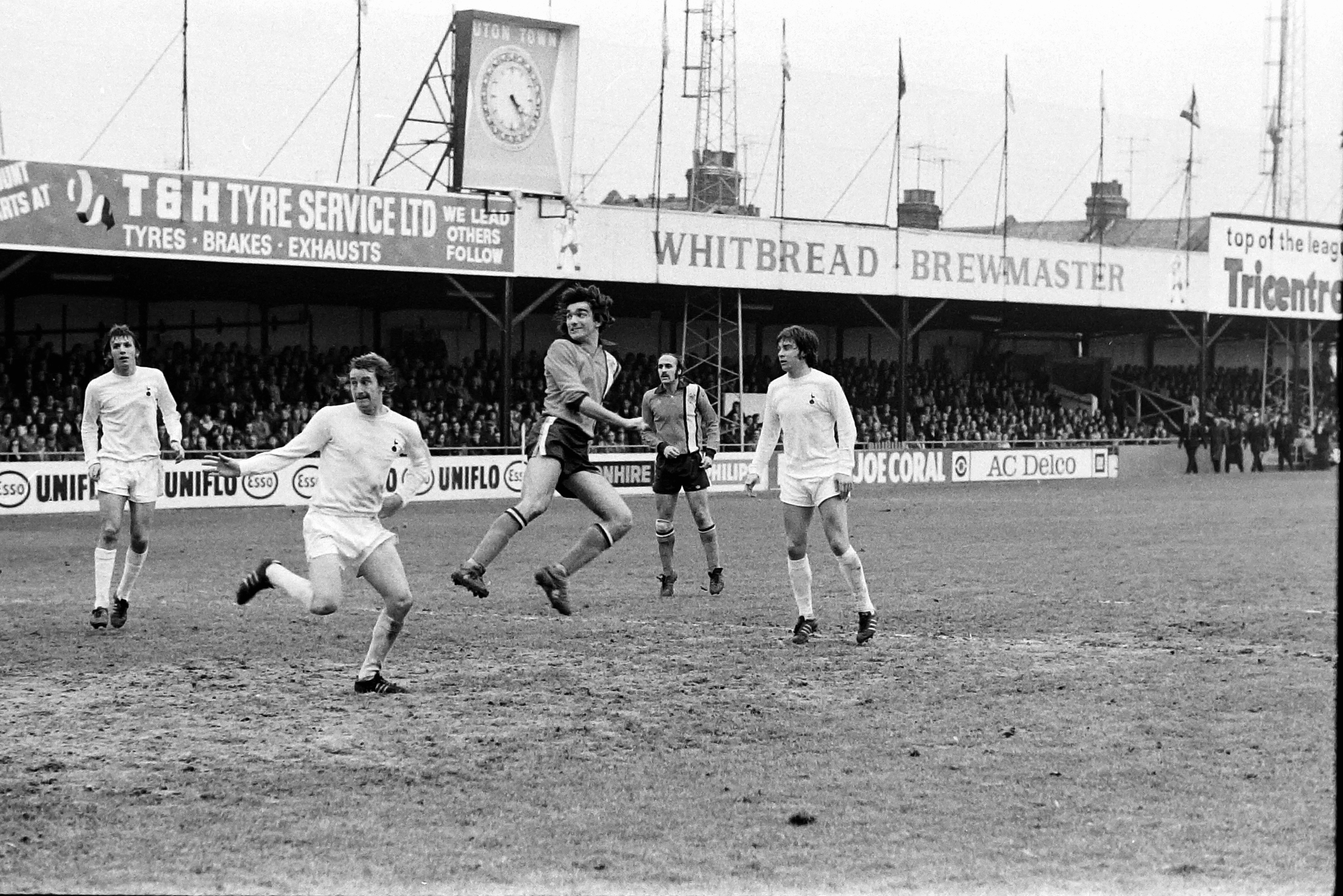 Luton Town FC vs Tottenham Hotspur (26th Oct 1974) | Hatters Heritage ...