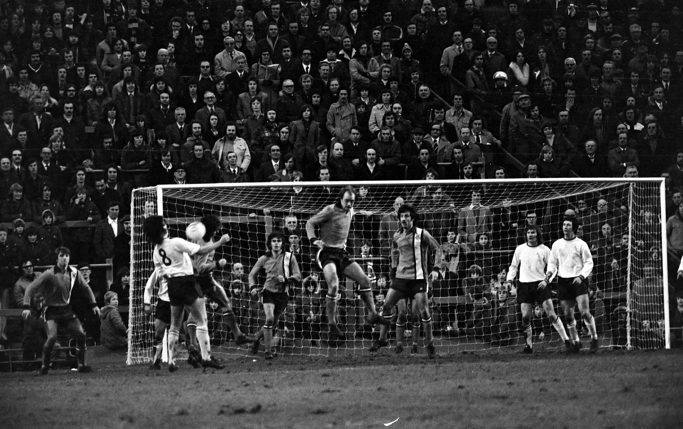 Luton Town FC vs Burnley (30th Nov 1974) | Hatters Heritage | A History ...