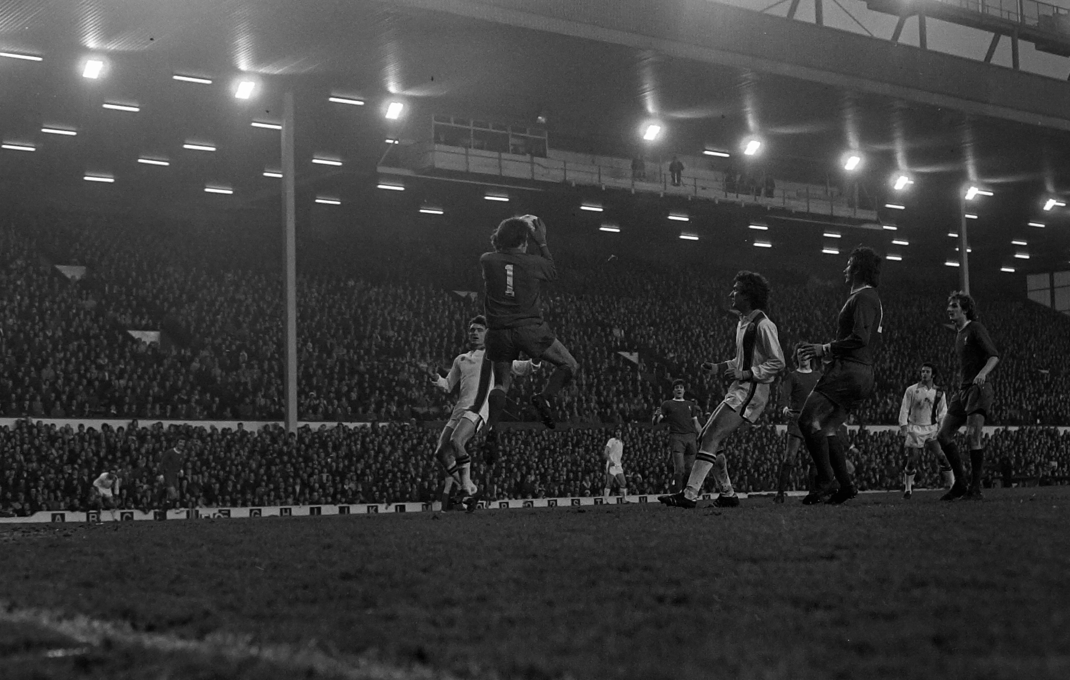 Liverpool vs Luton Town FC (14th Dec 1974) | Hatters Heritage | A ...