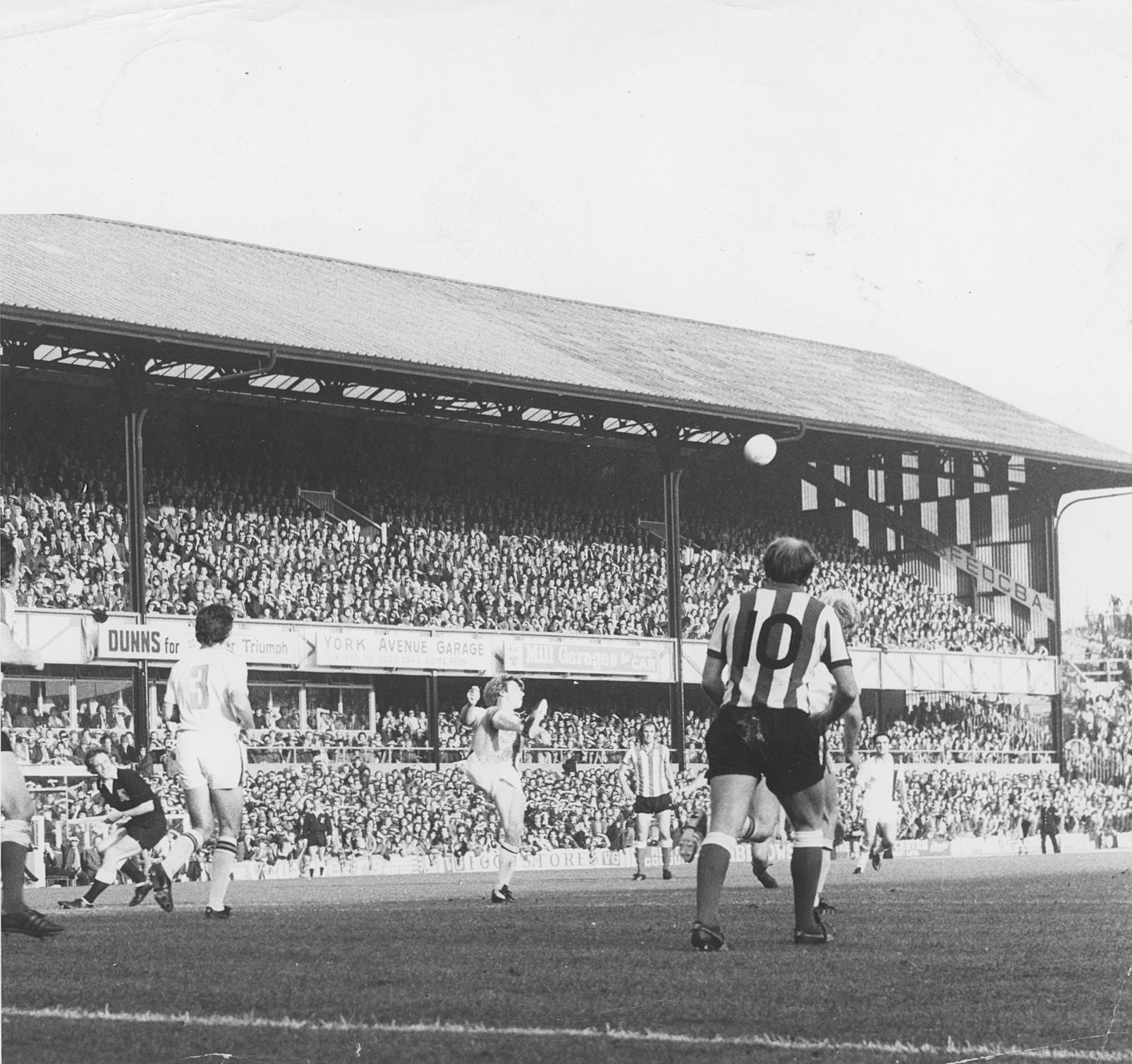 Sunderland vs Luton Town FC (25th Oct 1975) | Hatters Heritage | A ...