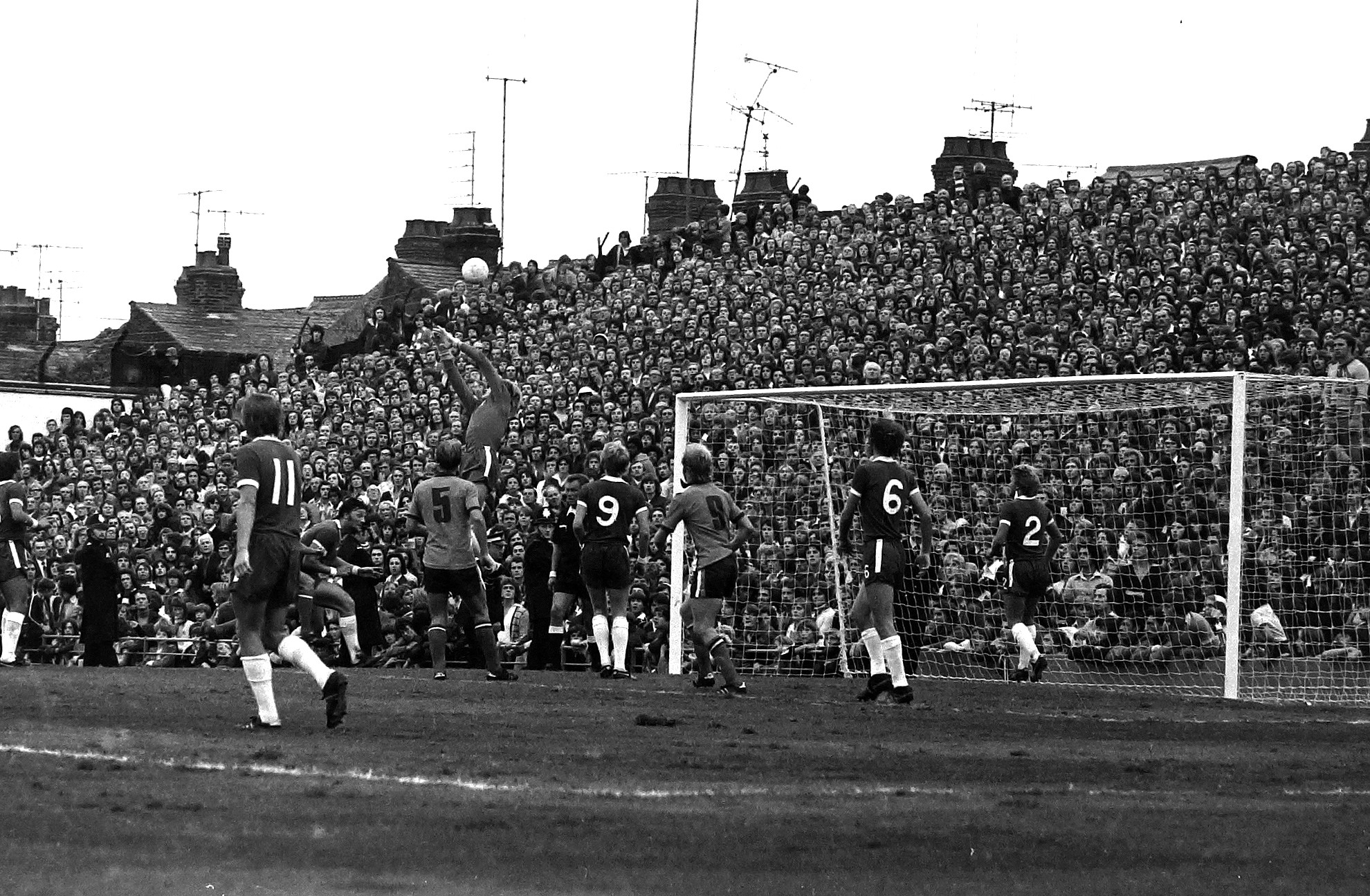 Luton Town FC vs Chelsea (30th Aug 1975) | Hatters Heritage | A History ...