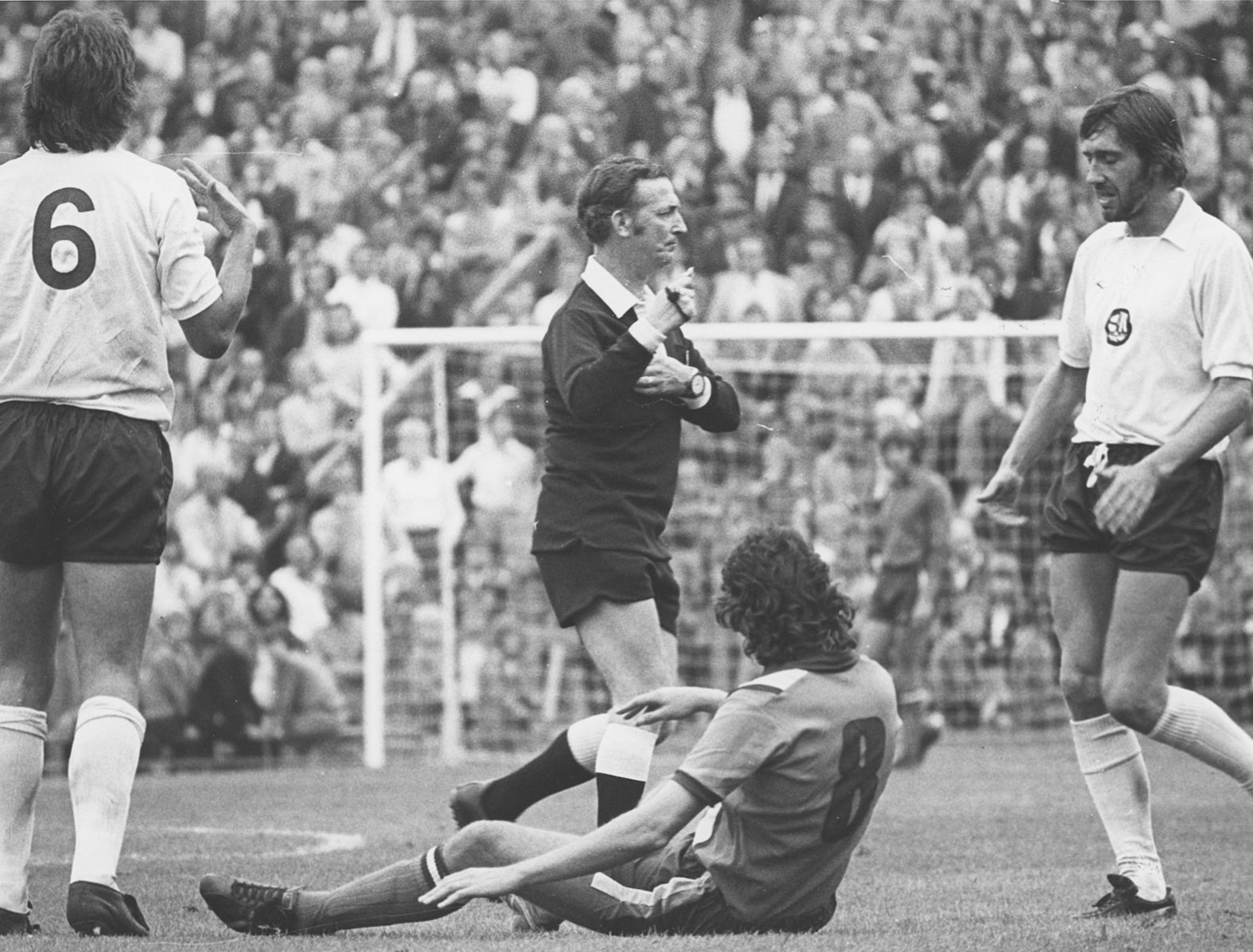 Luton Town FC vs Bolton Wanderers (13th Sep 1975) | Hatters Heritage ...