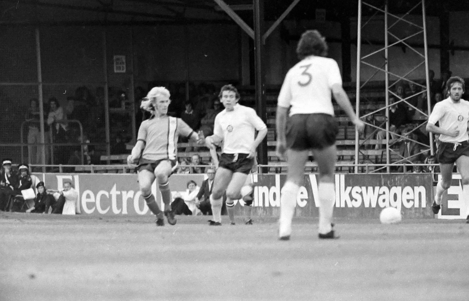 Luton Town FC vs Bolton Wanderers (13th Sep 1975) | Hatters Heritage ...