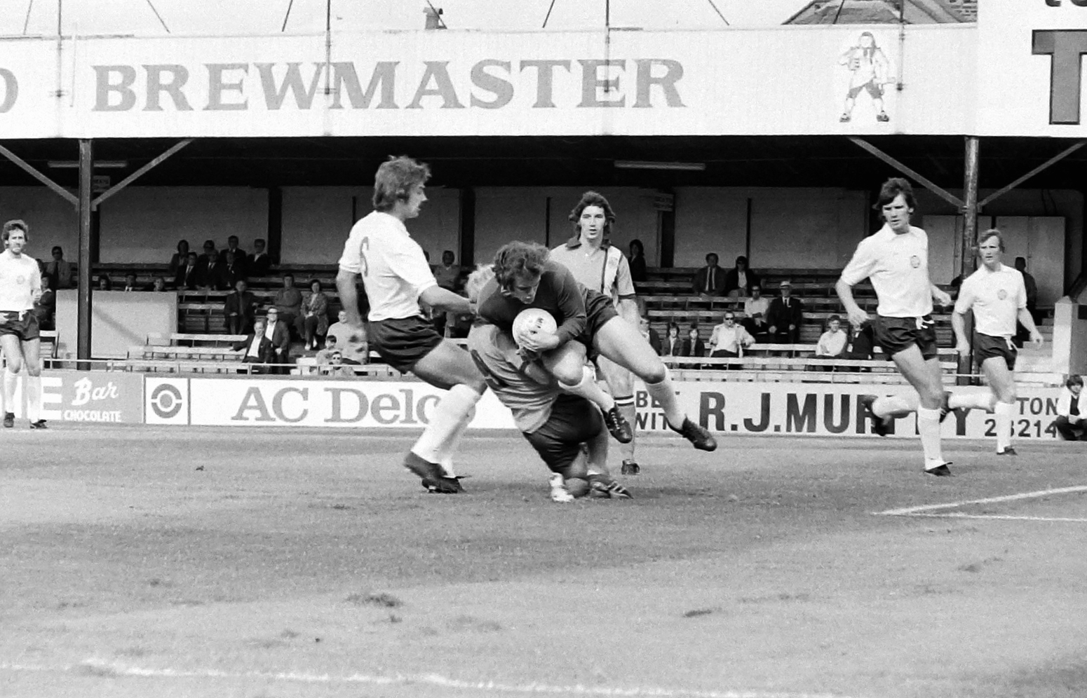 Luton Town FC vs Bolton Wanderers (13th Sep 1975) | Hatters Heritage ...