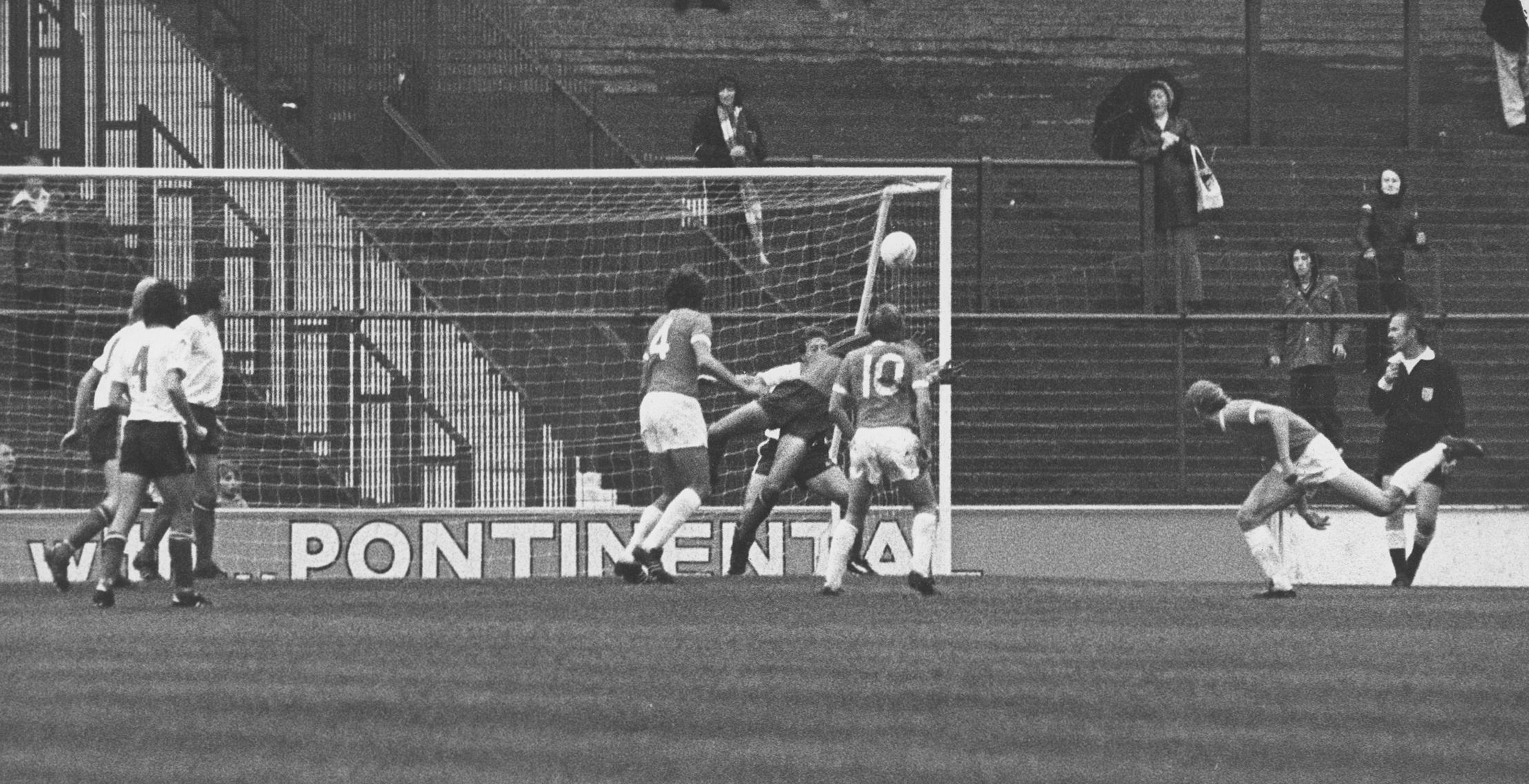 Blackpool vs Luton Town FC (4th Oct 1975) | Hatters Heritage | A ...