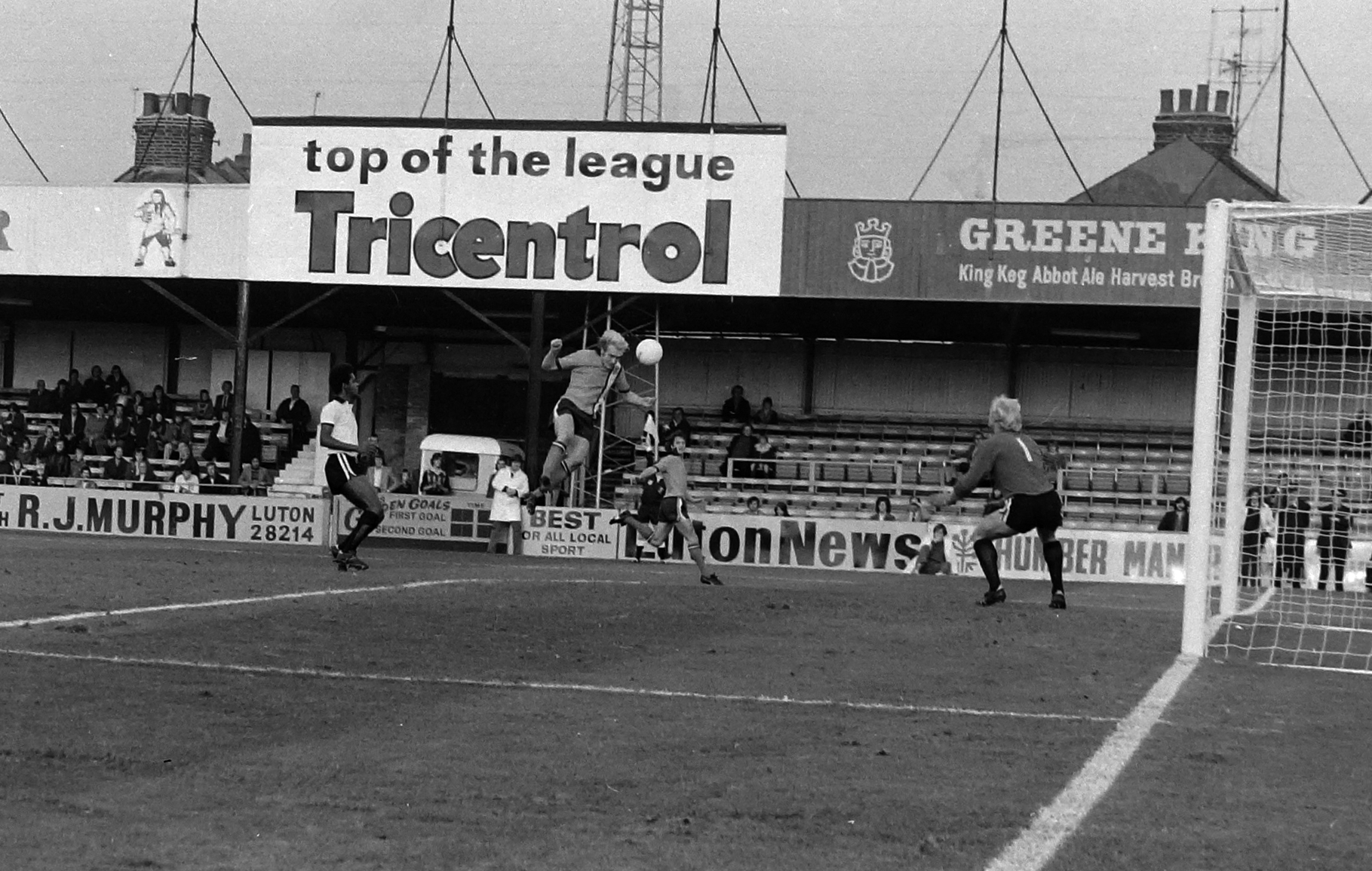 Luton Town FC vs Fulham (18th Oct 1975) | Hatters Heritage | A History ...