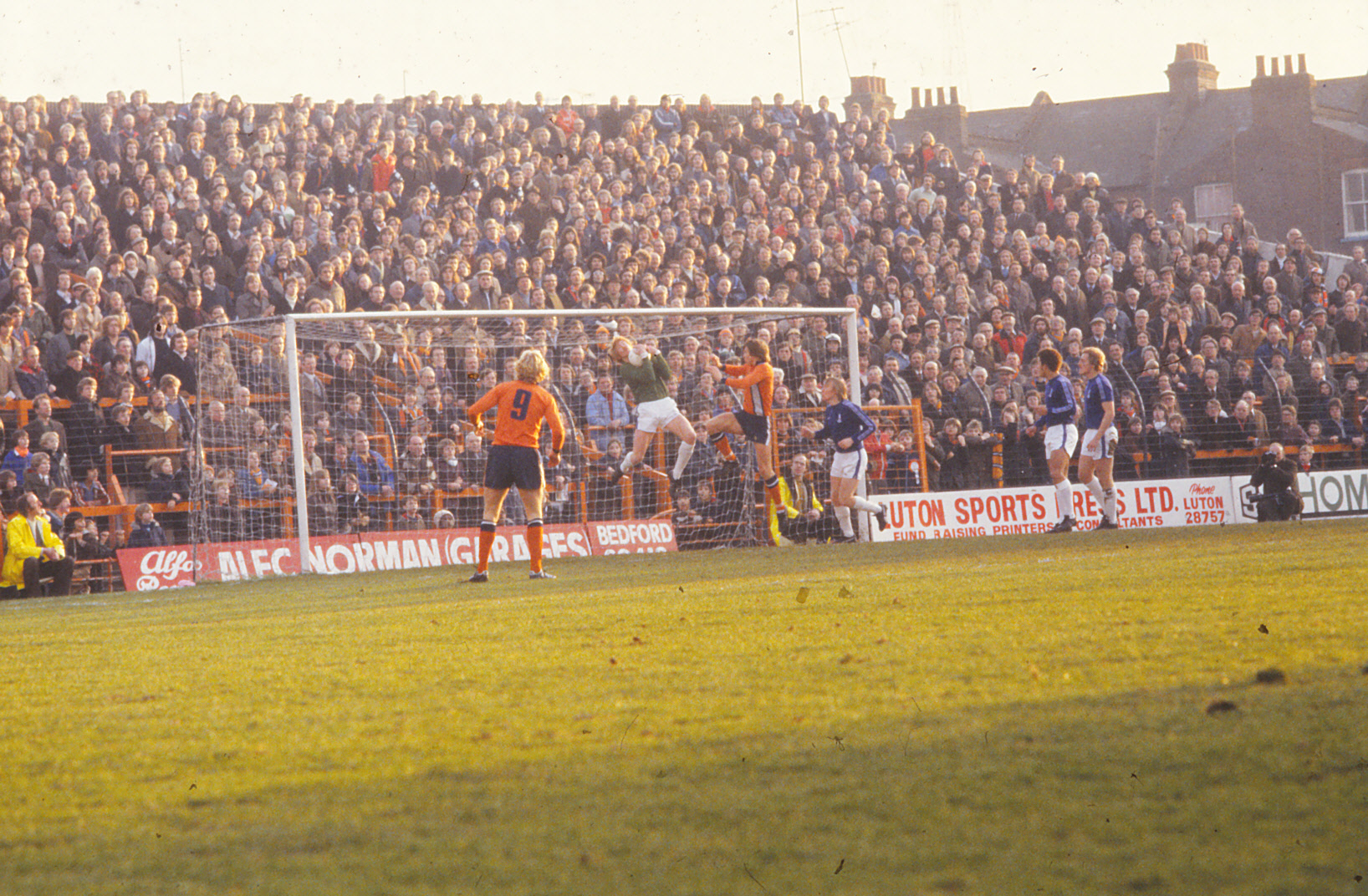 Luton Town FC vs Oldham Athletic (7th Jan 1978) | Hatters Heritage | A ...