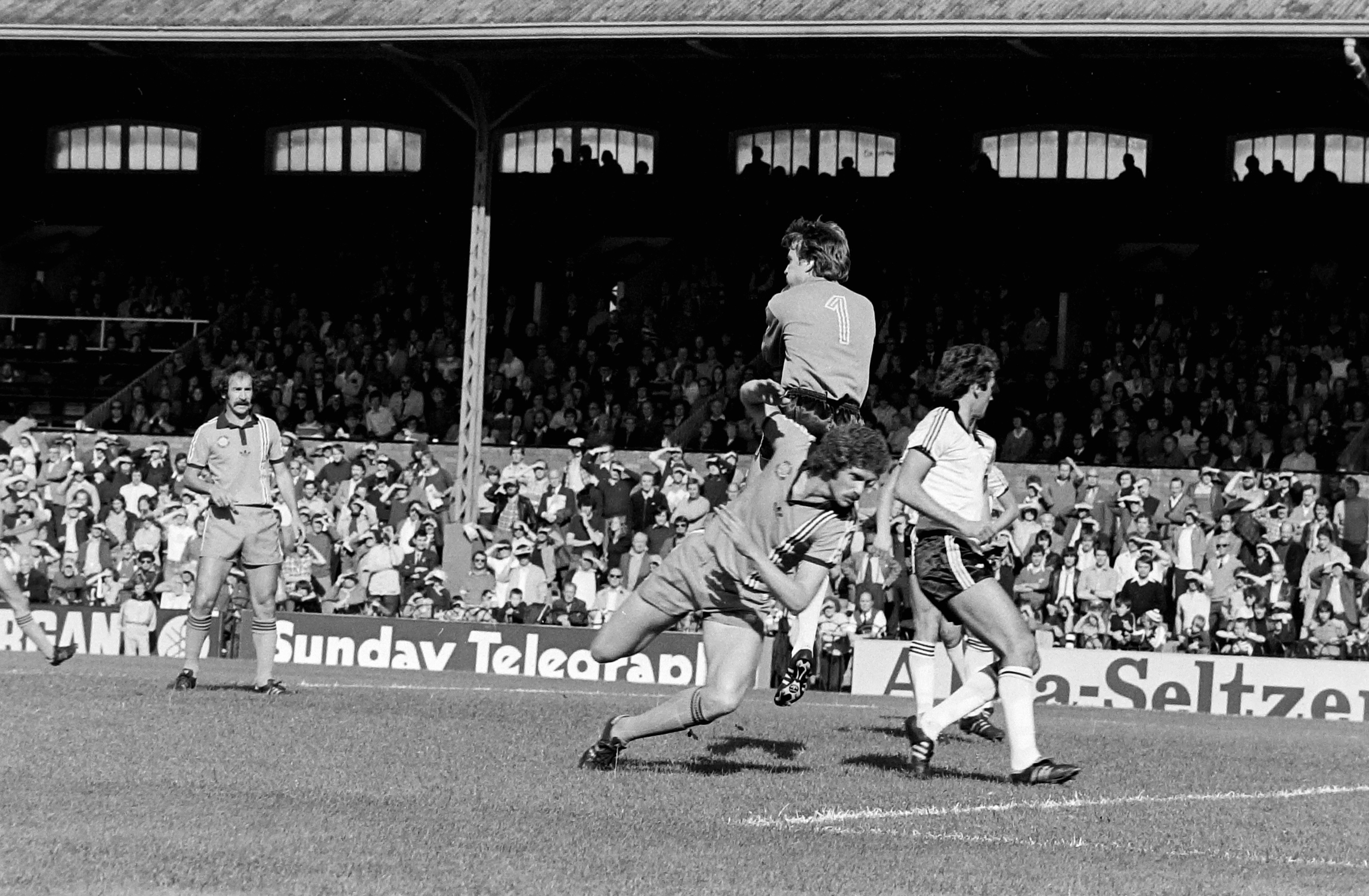 Mike Saxby | Hatters Heritage | A History of Luton Town FC