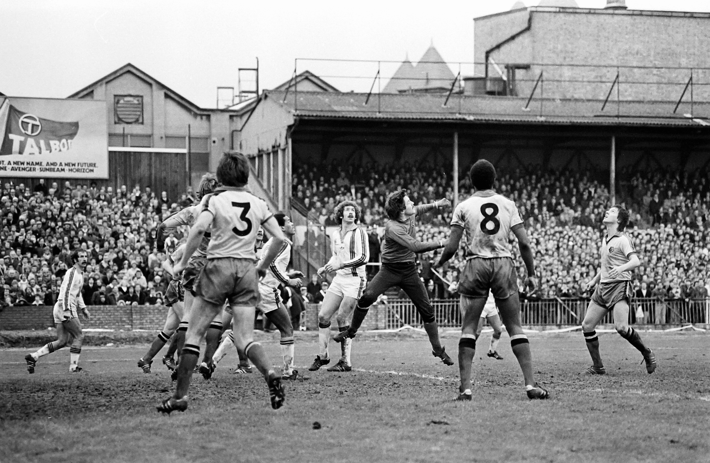 Watford vs Luton Town FC (26th Dec 1979) | Hatters Heritage | A History ...