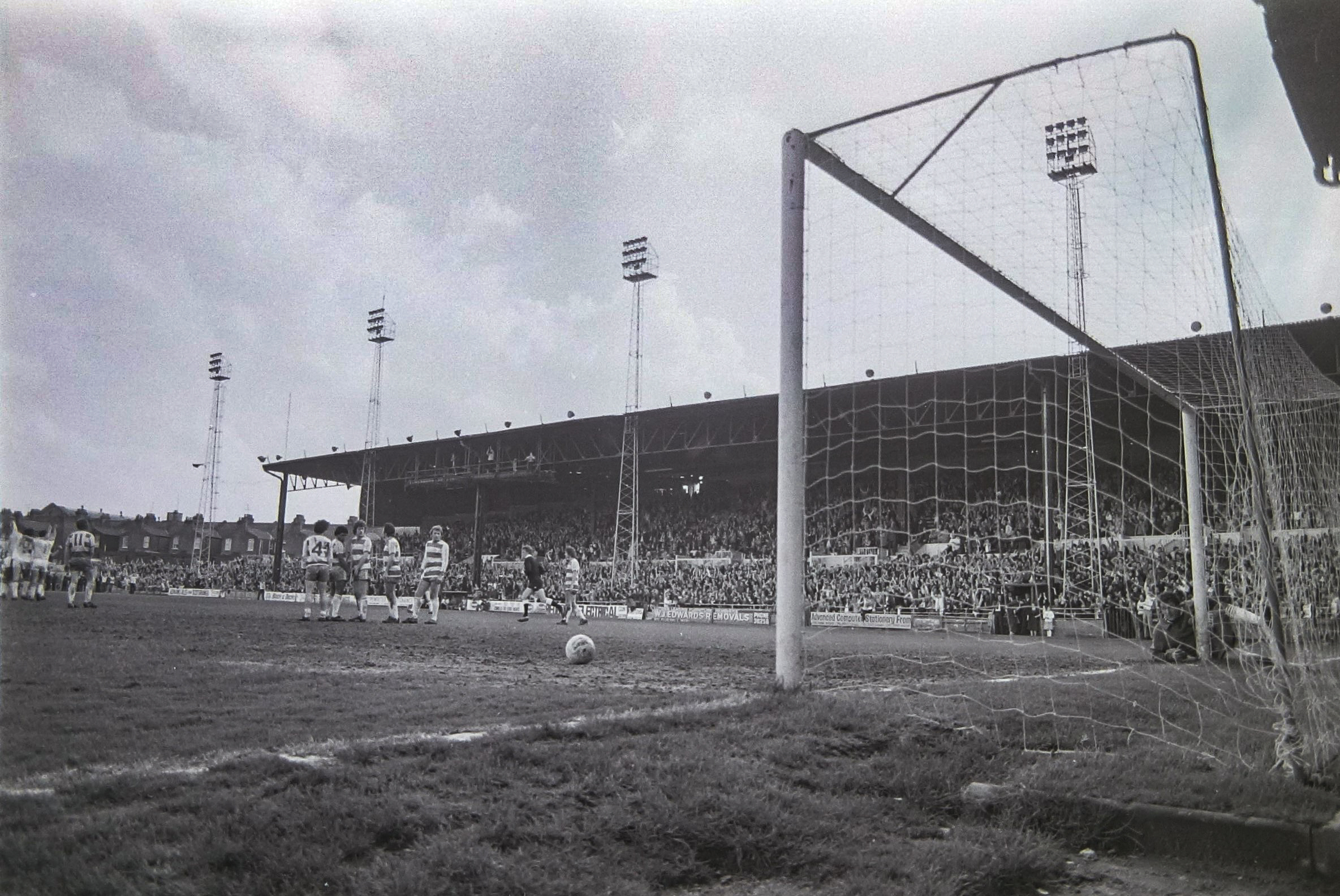 Luton Town FC vs Queens Park Rangers (11th Apr 1981) | Hatters Heritage ...