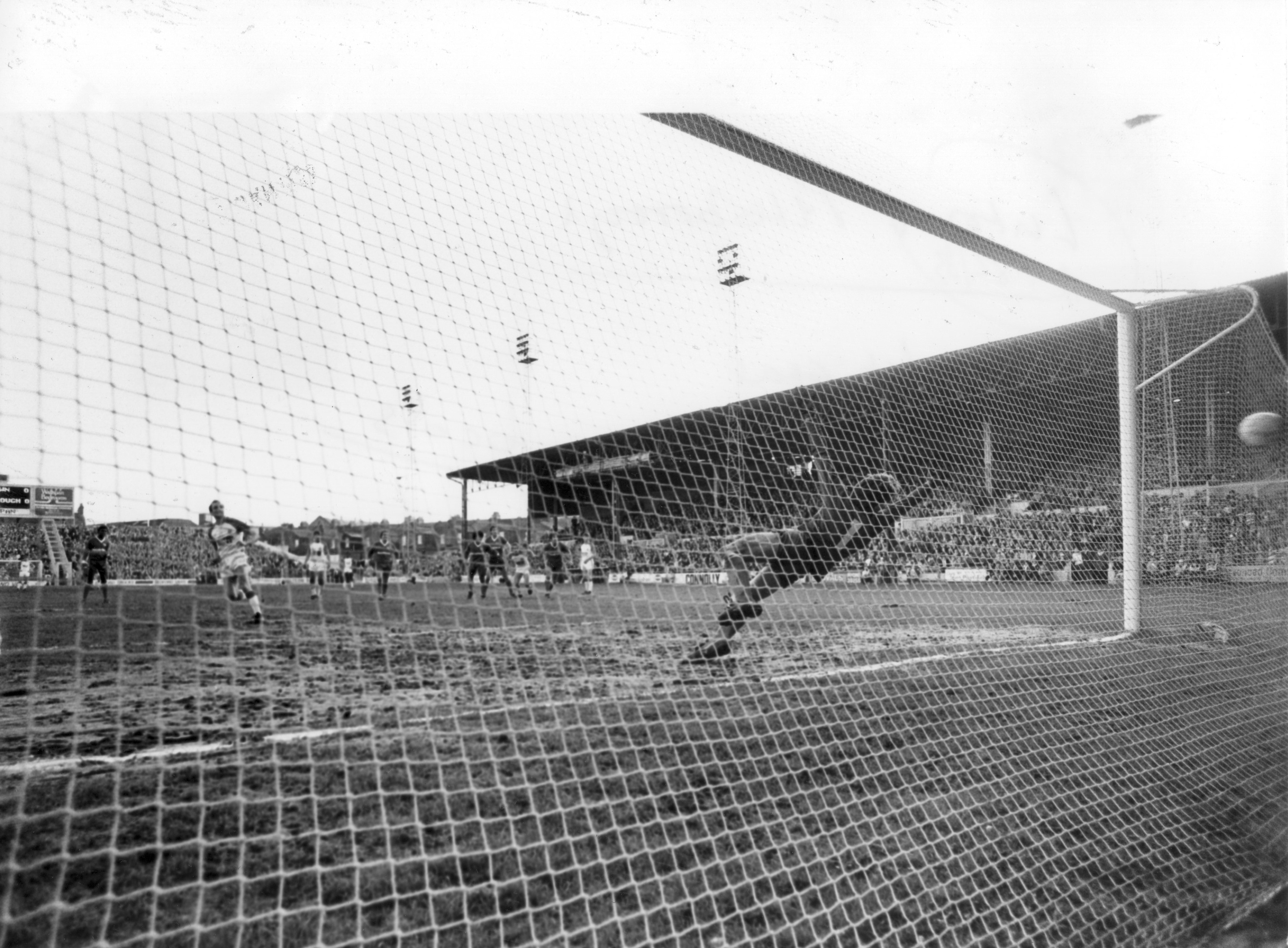 Luton Town FC vs Peterborough United (8th Jan 1983) | Hatters Heritage ...