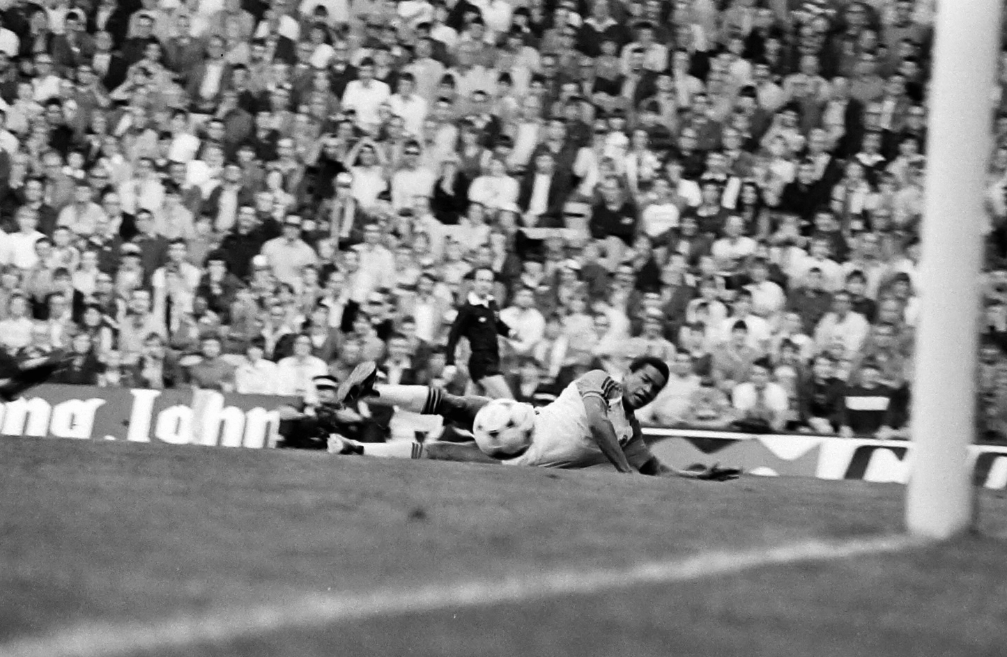 Liverpool vs Luton Town FC (11th Sep 1982) | Hatters Heritage | A ...