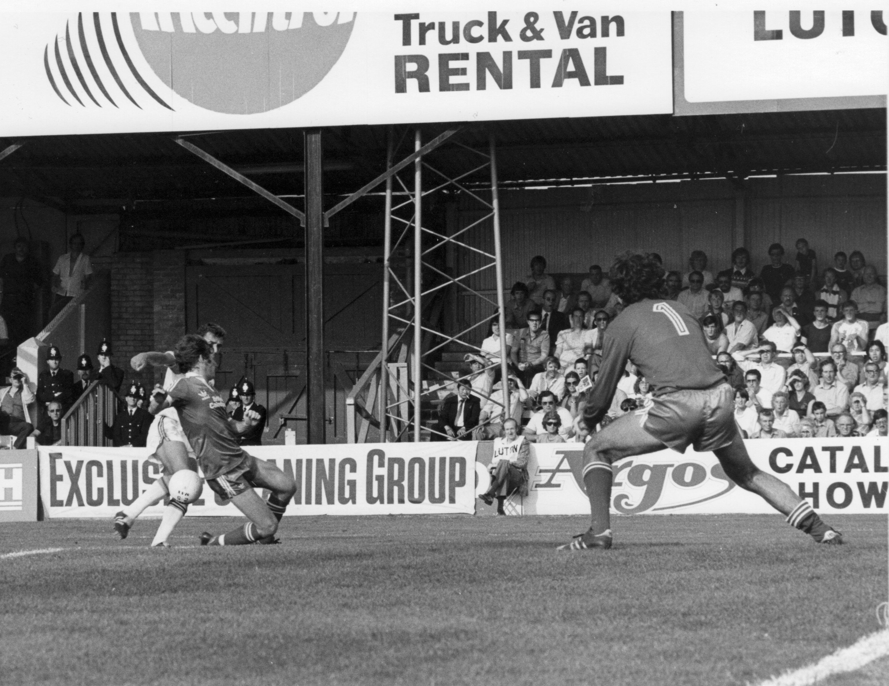 Luton Town FC vs Brighton & Hove Albion (18th Sep 1982) | Hatters ...