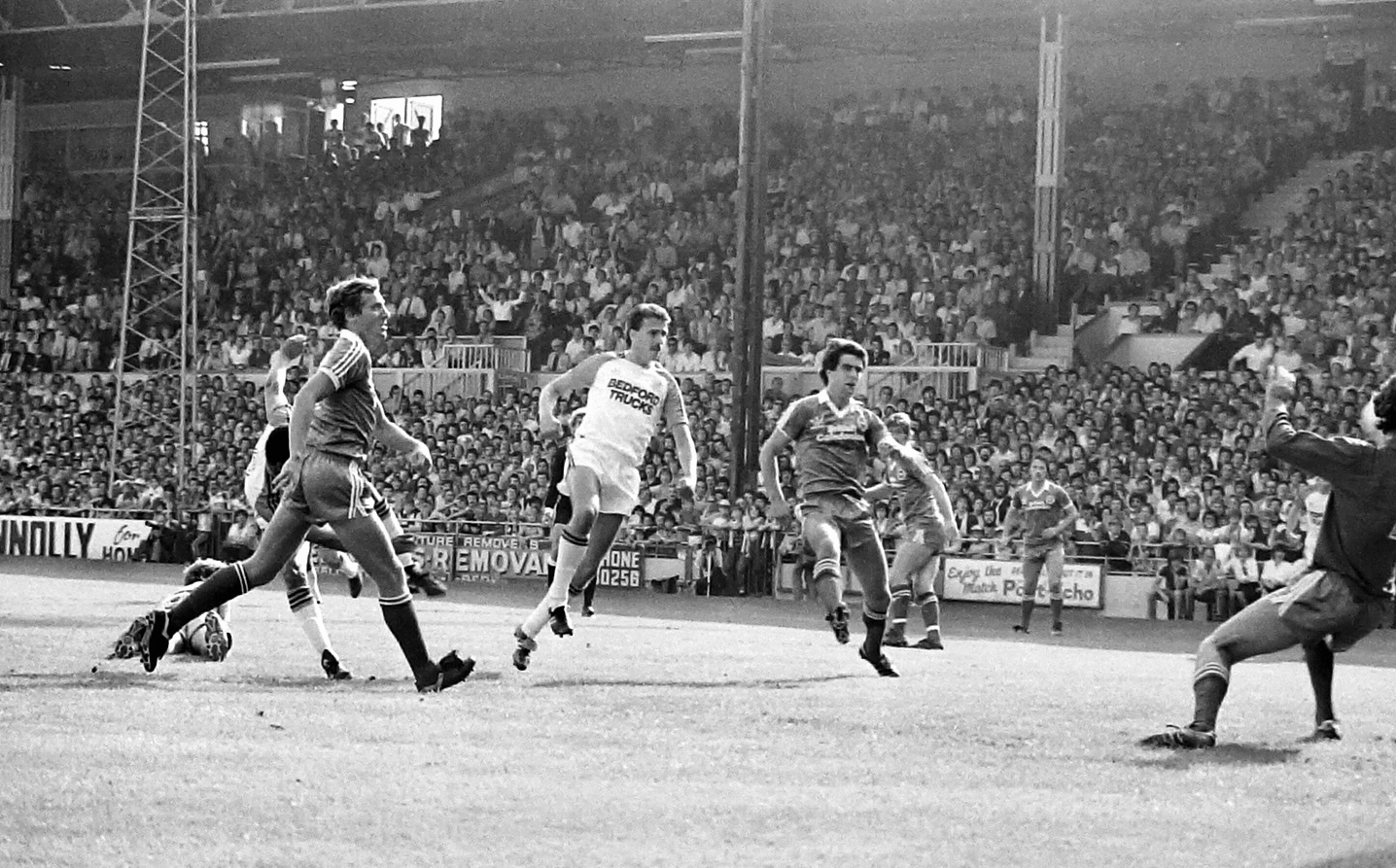 Luton Town FC vs Brighton & Hove Albion (18th Sep 1982) | Hatters ...