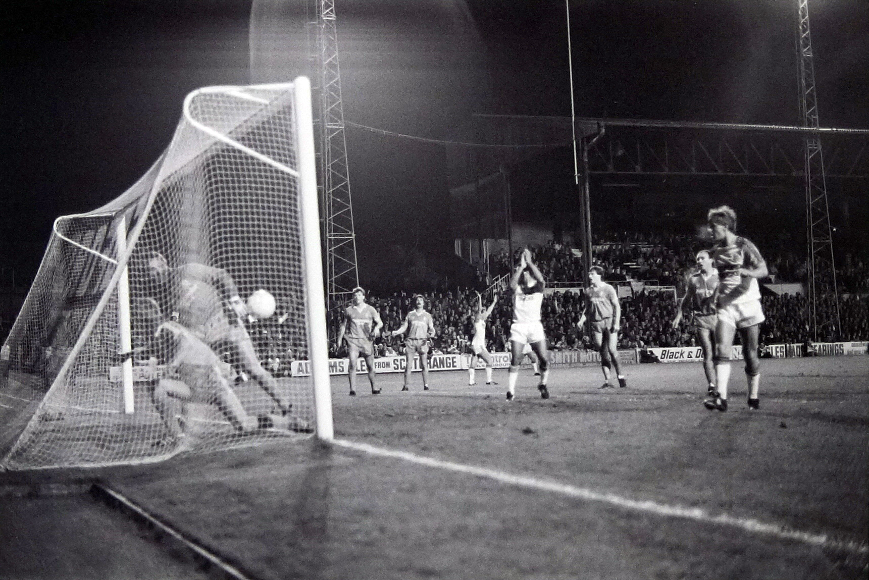 Luton Town FC vs Blackpool (9th Nov 1982) | Hatters Heritage | A ...