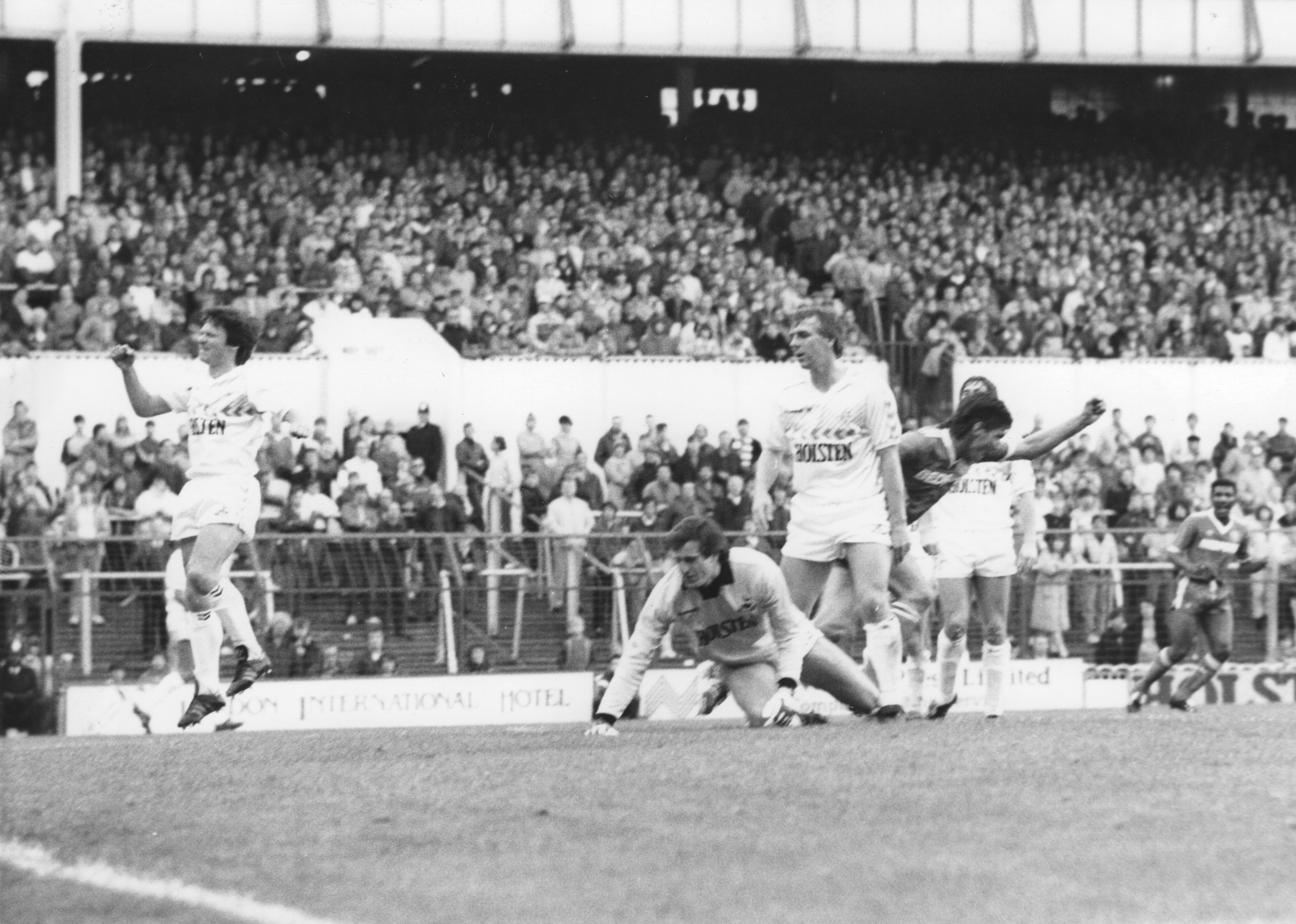 Tottenham Hotspur vs Luton Town FC (9th Nov 1985) | Hatters Heritage ...