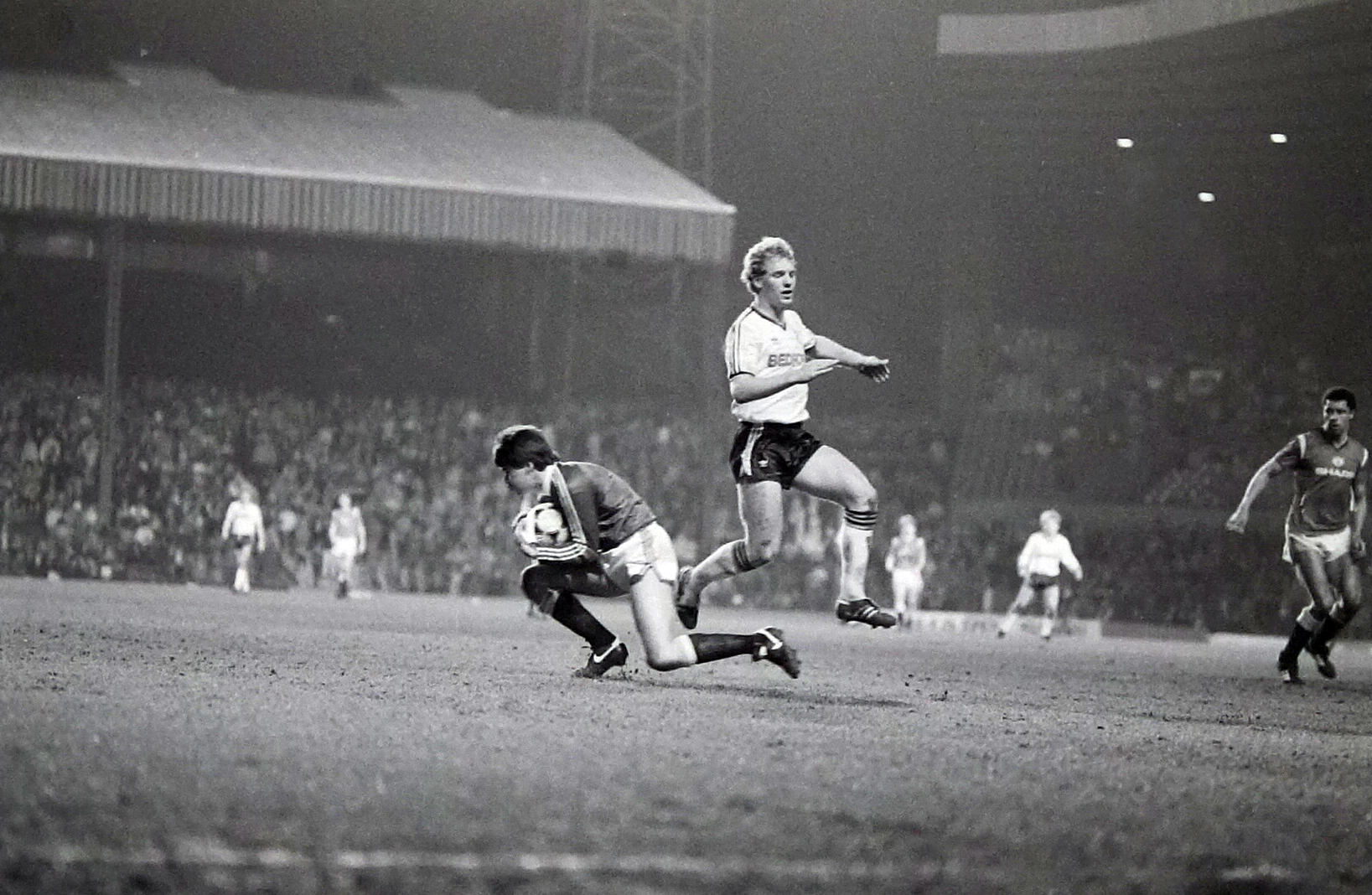 Tim Breacker | Hatters Heritage | A History of Luton Town FC