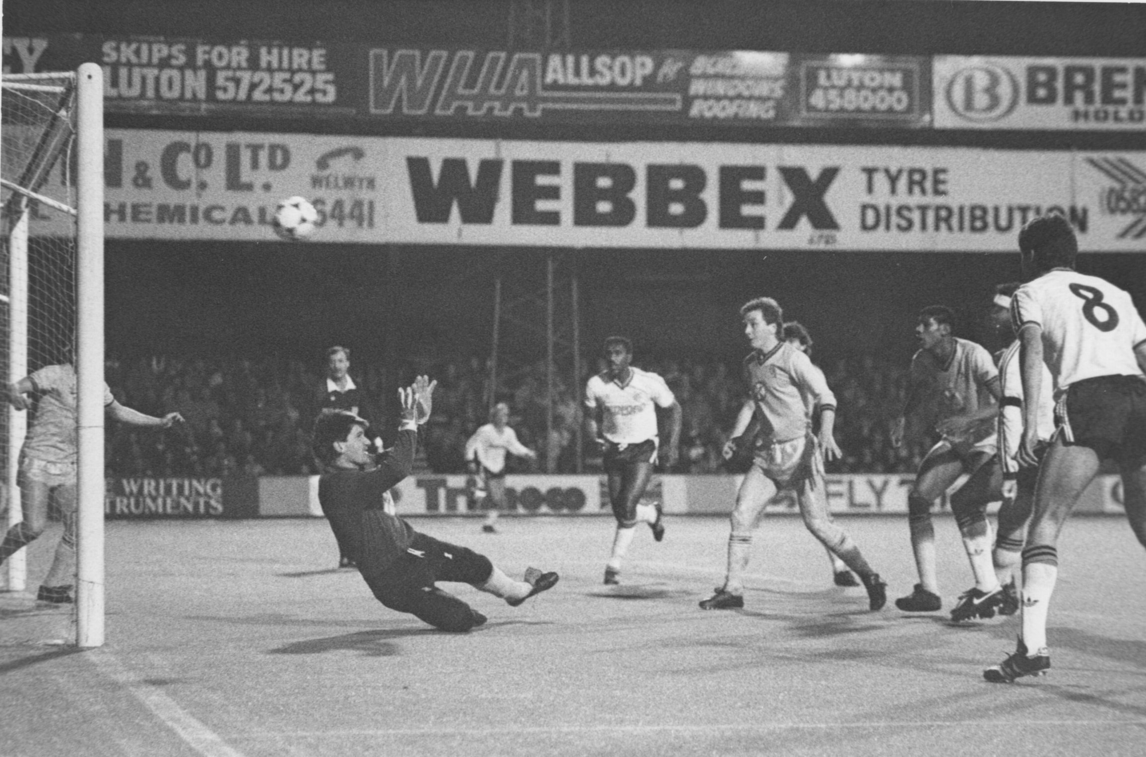 Luton Town FC vs West Bromwich Albion (1st Apr 1986) | Hatters Heritage ...