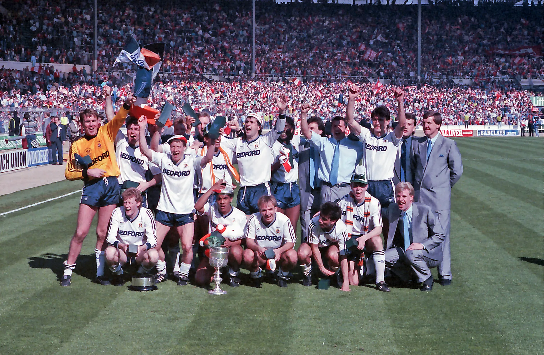 Luton Town FC vs Arsenal (24th Apr 1988) | Hatters Heritage | A History ...