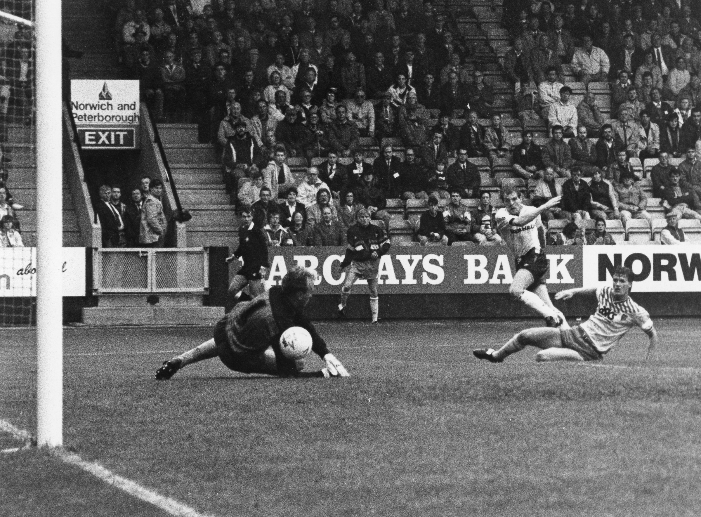 Norwich City vs Luton Town FC (29th Sep 1990) | Hatters Heritage | A ...