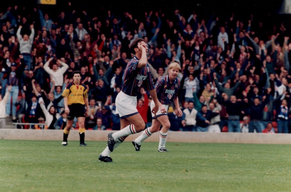 Scott Oakes | Hatters Heritage | A History of Luton Town FC