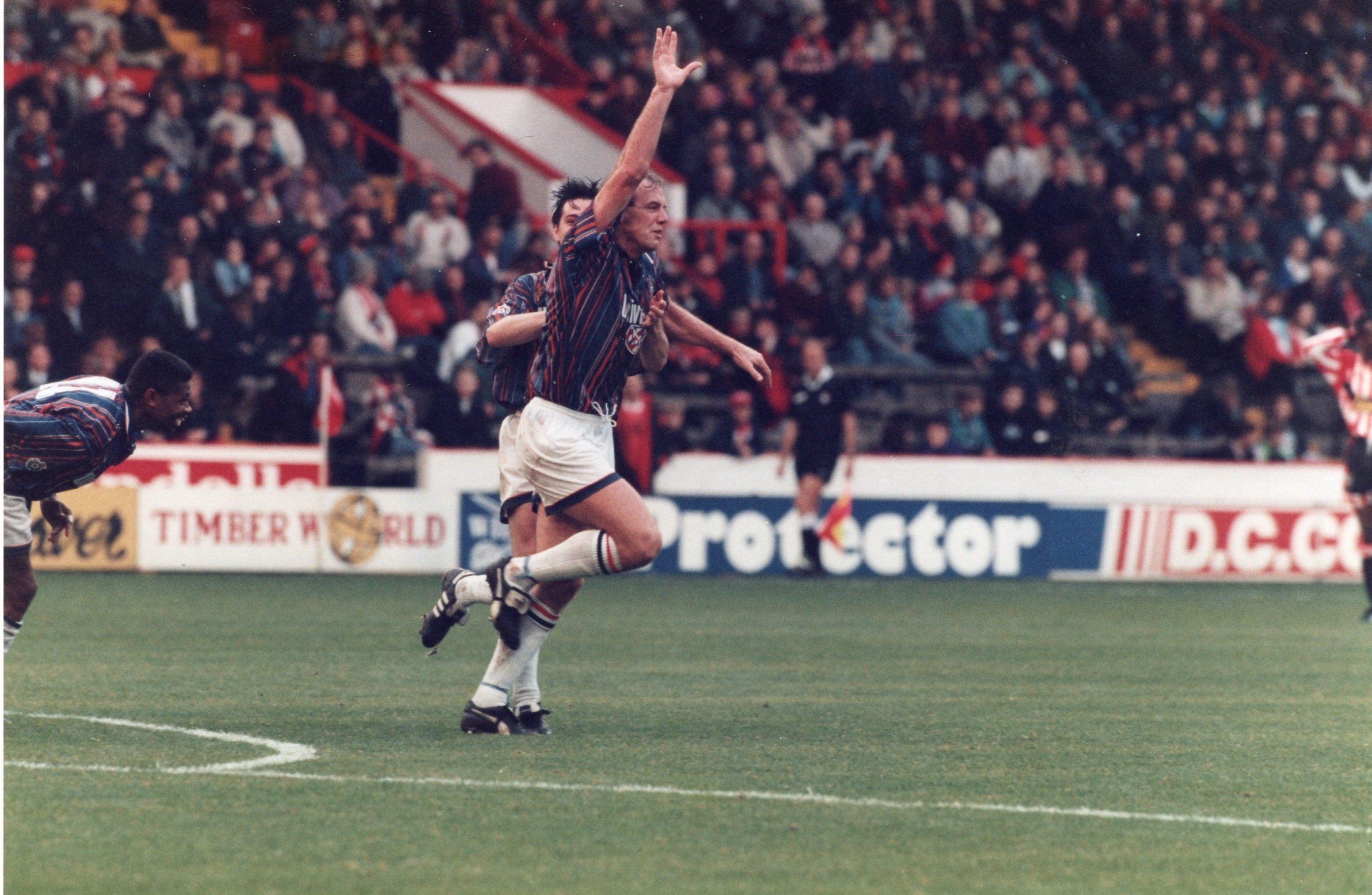 Kerry Dixon | Hatters Heritage | A History of Luton Town FC
