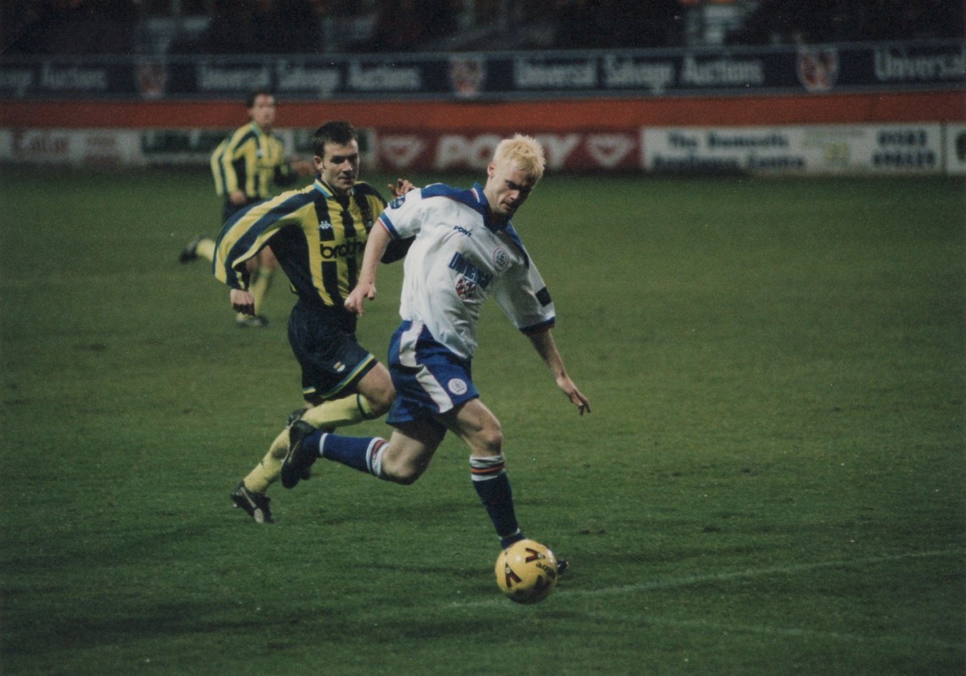 Luton Town FC vs Manchester City (28th Nov 1998) | Hatters Heritage | A ...