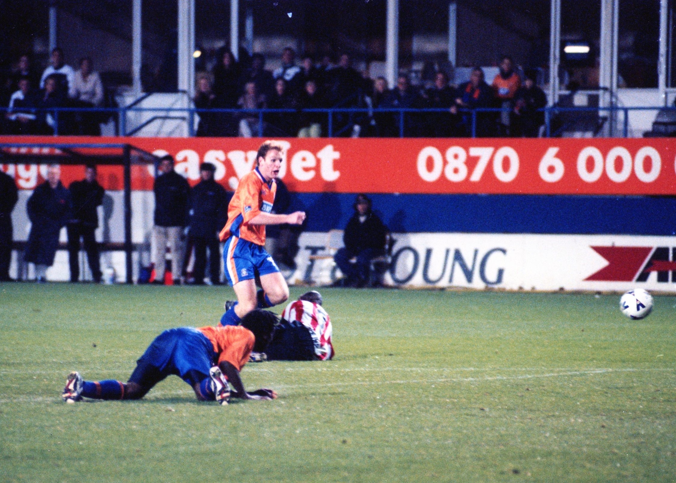 Luton Town FC vs Lincoln City (19th Nov 1999) | Hatters Heritage | A ...