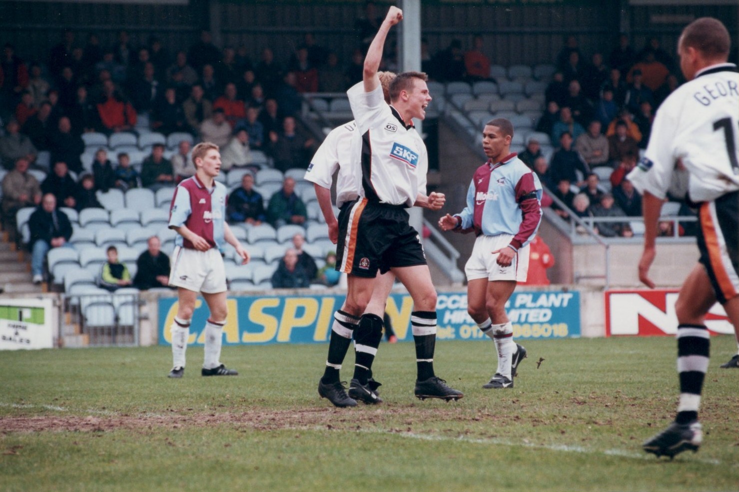 Scunthorpe United vs Luton Town FC (8th Apr 2000) | Hatters Heritage ...