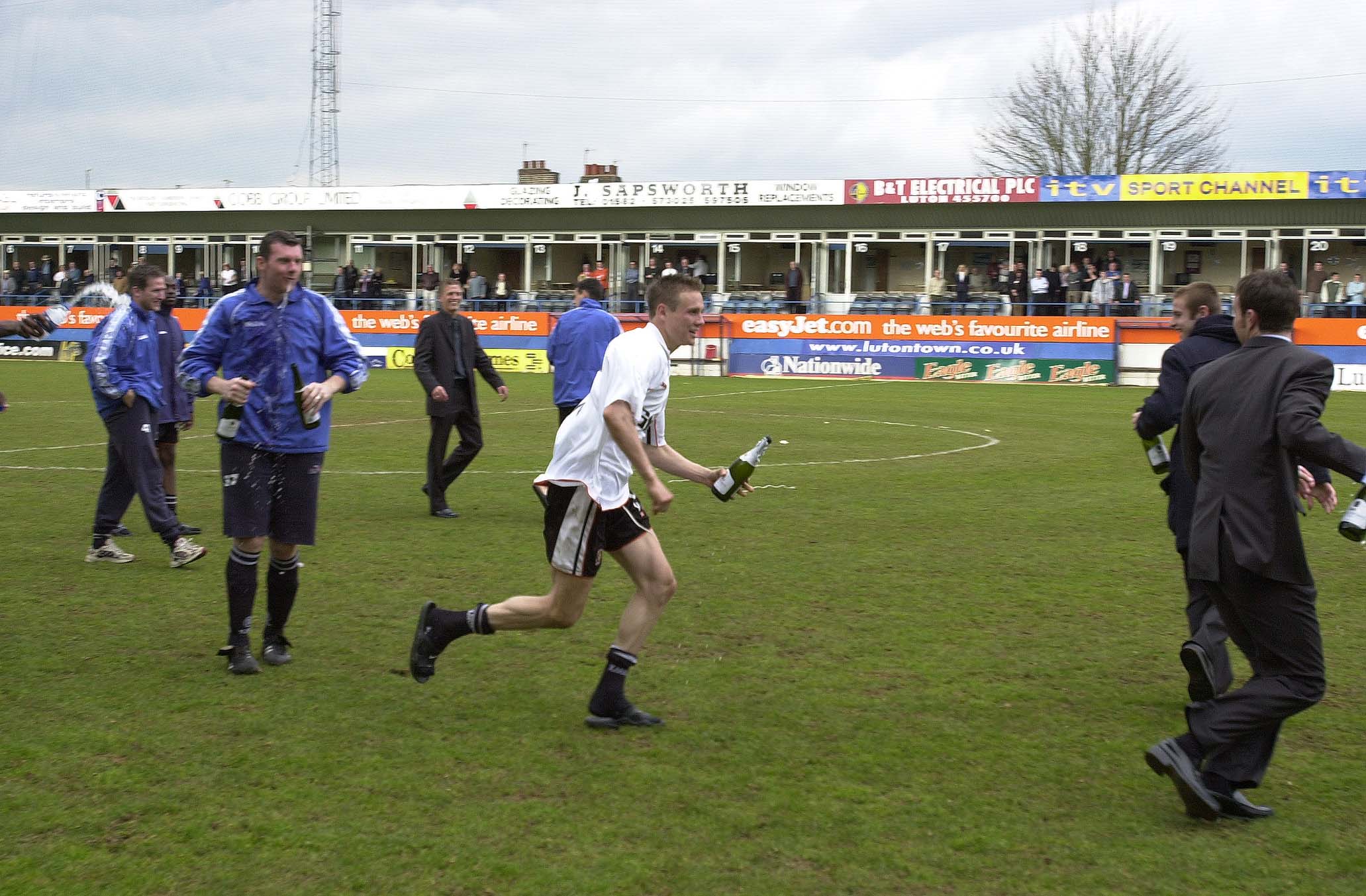 Luton Town FC vs Macclesfield Town (13th Apr 2002) | Hatters Heritage ...