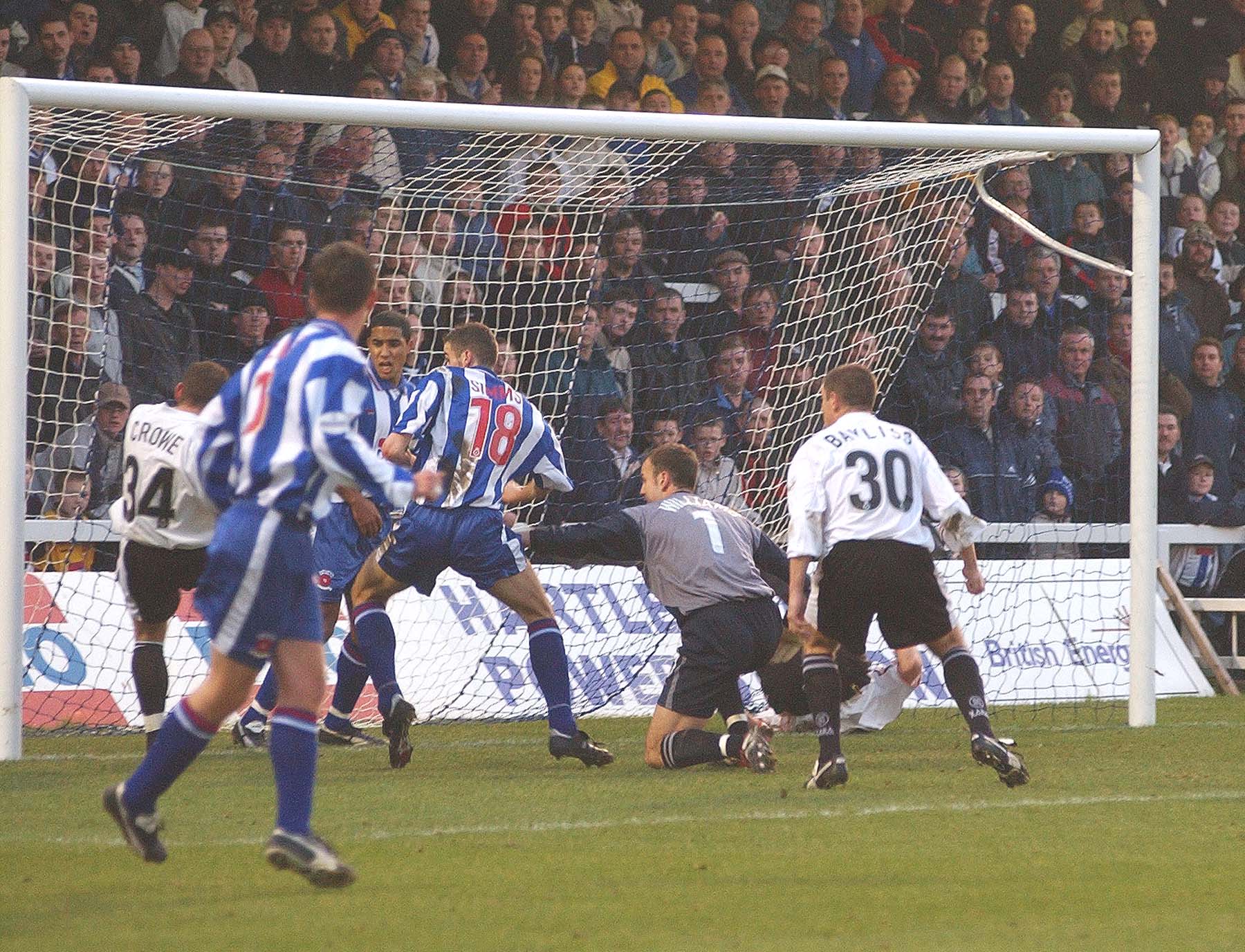 Dean Crowe | Hatters Heritage | A History of Luton Town FC