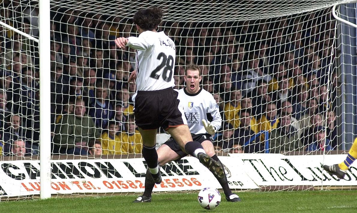 Luton Town FC vs Mansfield Town (1st Apr 2002) | Hatters Heritage | A ...