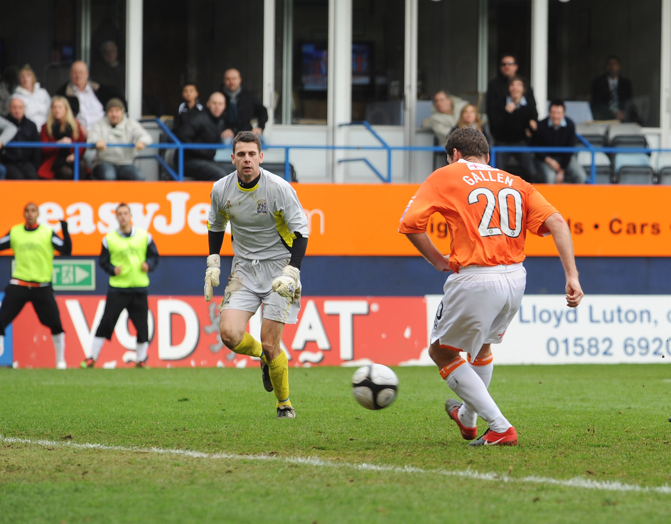 Luton Town FC vs Grays Athletic (5th Apr 2010) | Hatters Heritage | A ...