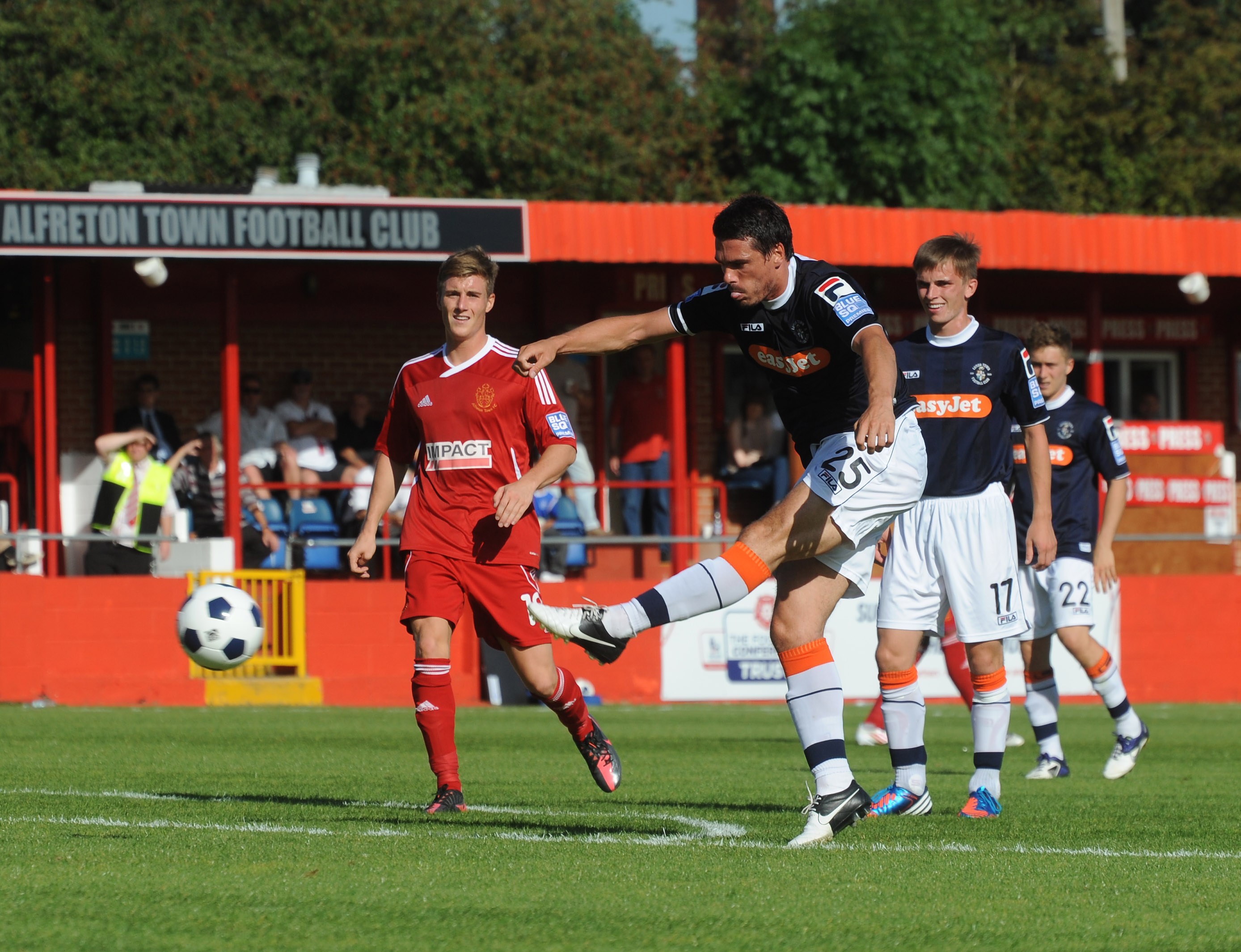 Ronnie Henry | Hatters Heritage | A History of Luton Town FC