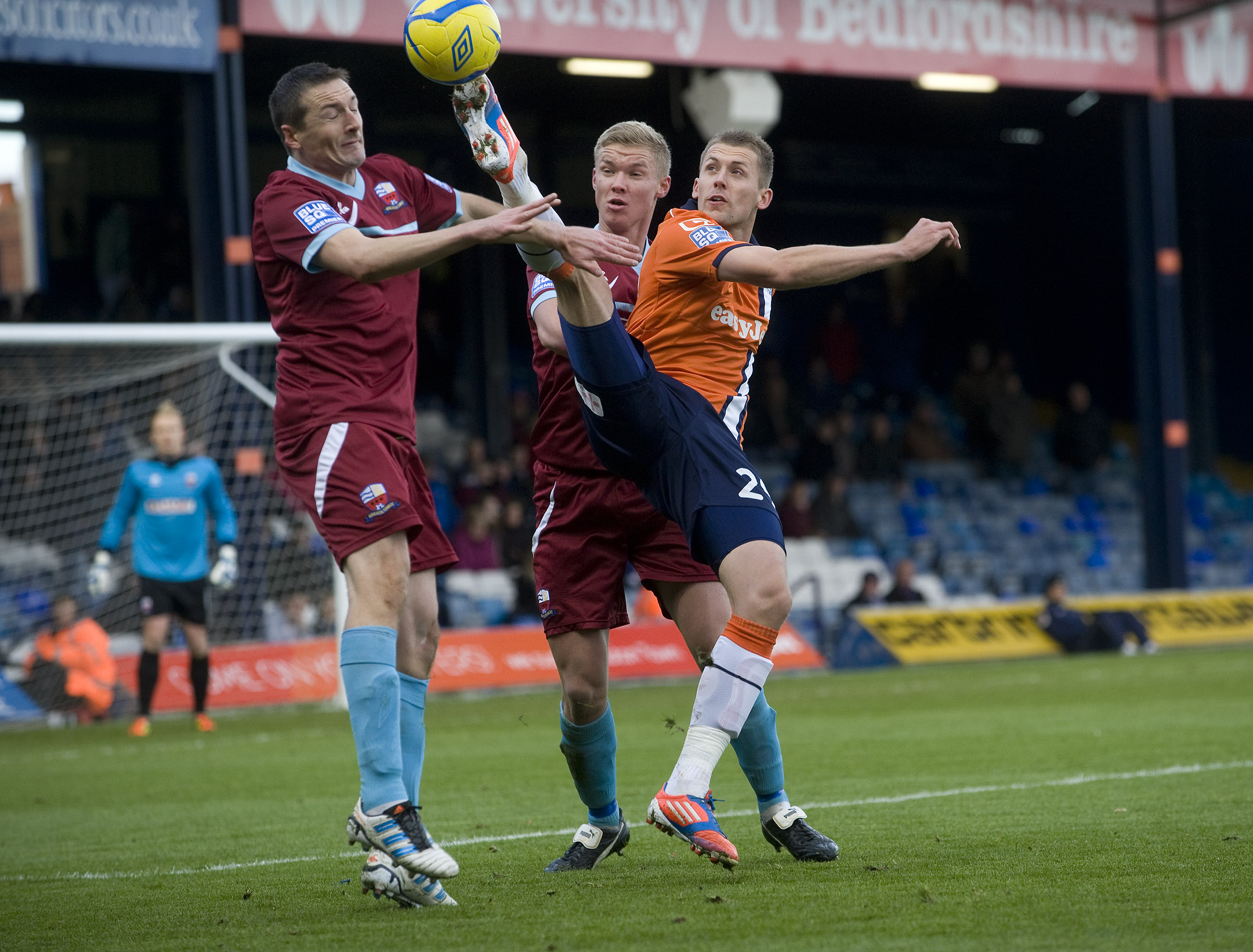 Luton Town FC vs Nuneaton Town (3rd Nov 2012) | Hatters Heritage | A ...