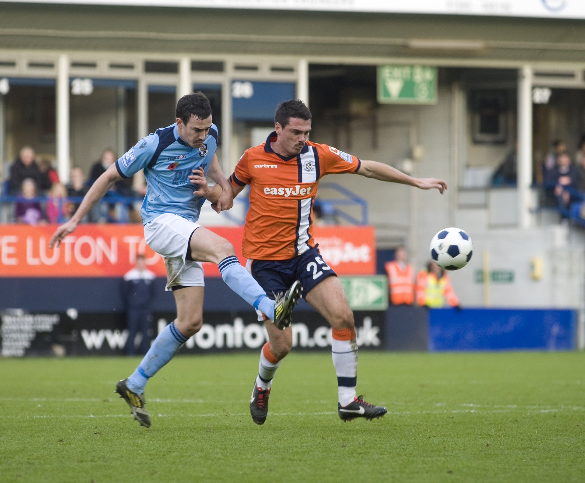 Ronnie Henry | Hatters Heritage | A History of Luton Town FC