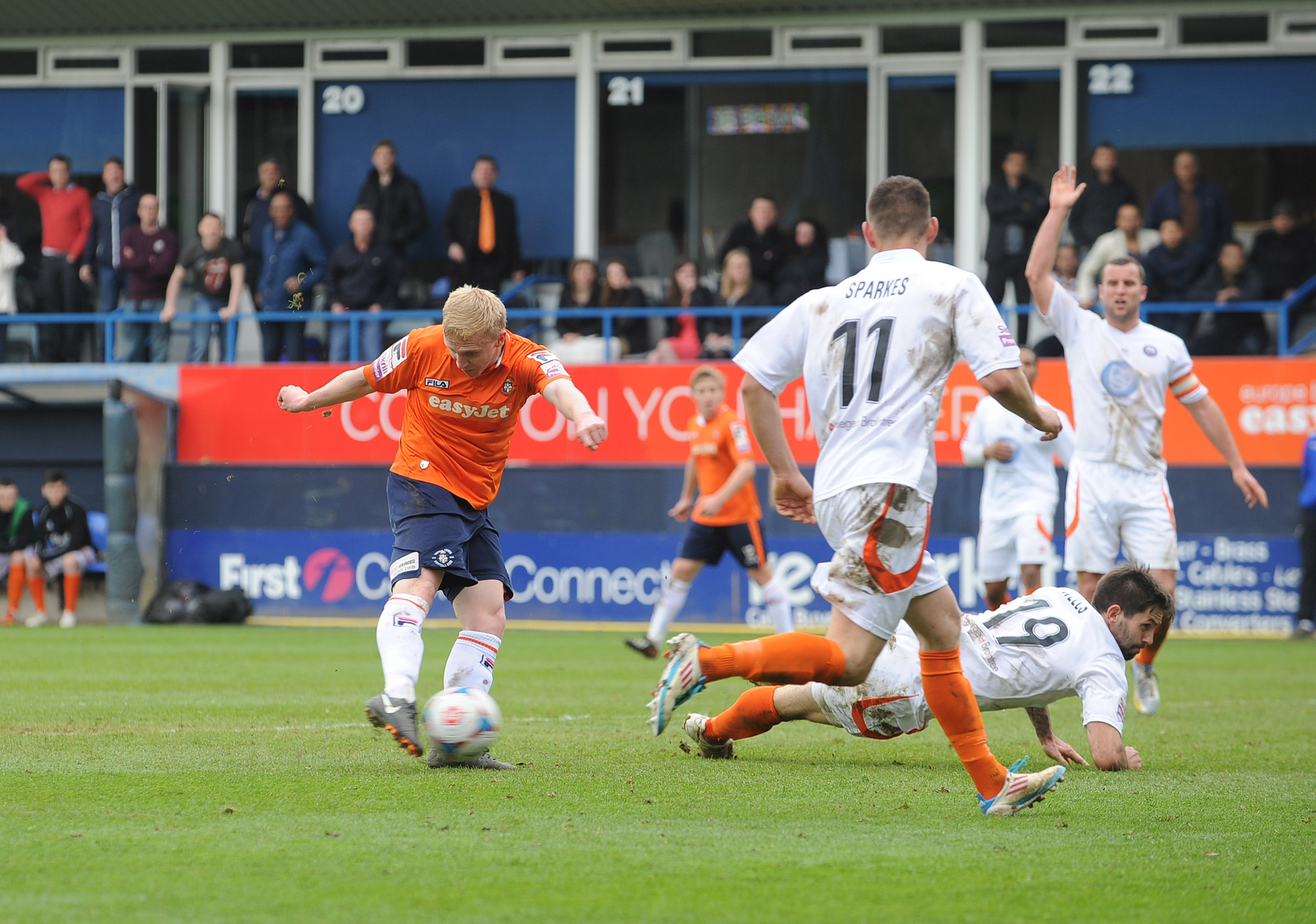 Luton Town FC vs Braintree Town (12th Apr 2014) | Hatters Heritage | A ...