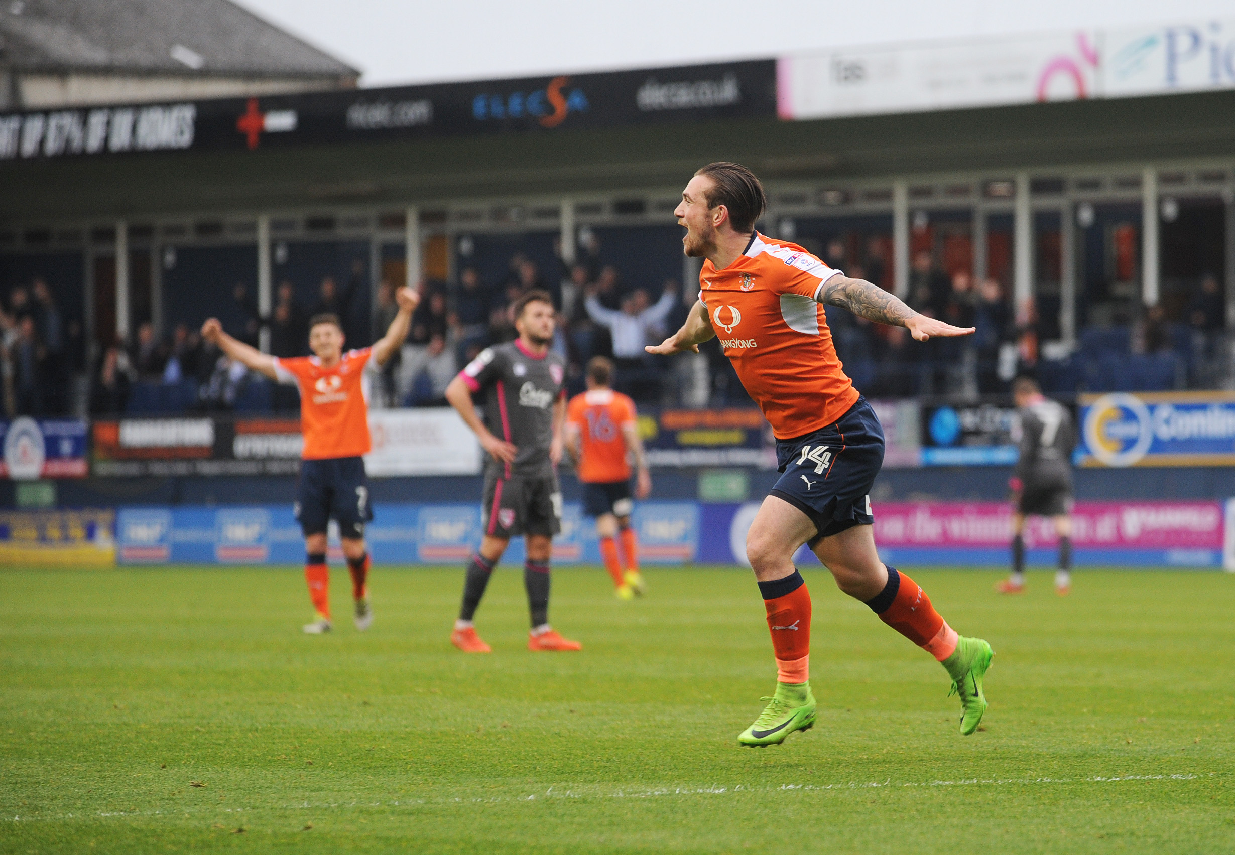 Luton Town FC vs Morecambe (6th May 2017) | Hatters Heritage | A ...