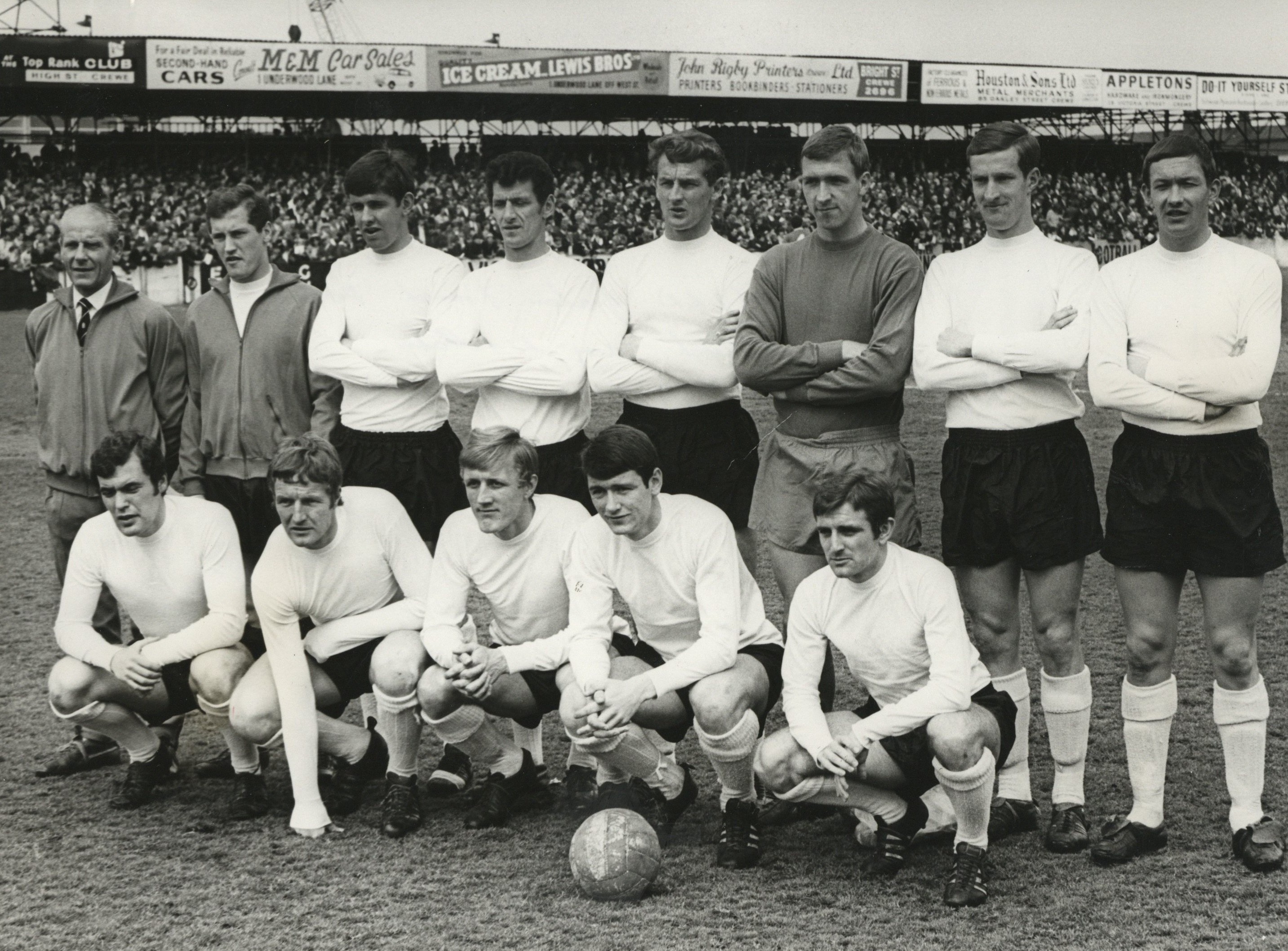 Luton Town Team Photo 1967-68 11 | Hatters Heritage | A History of ...