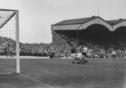 Charlton Athletic vs Luton Town FC (20th Aug 1955) | Hatters Heritage ...